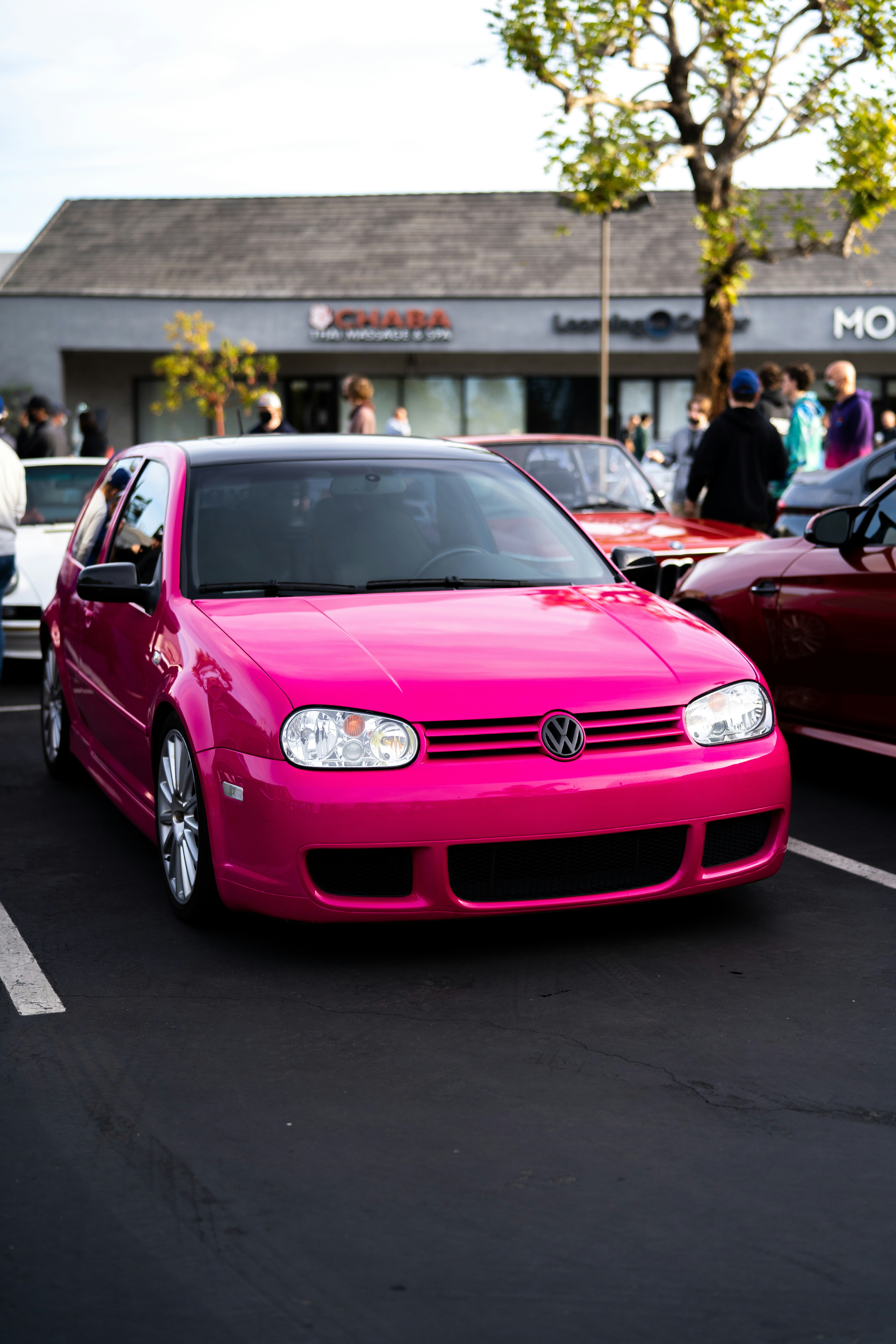 Foto Coche Honda rojo en carretera durante el día – Imagen Playa de ...