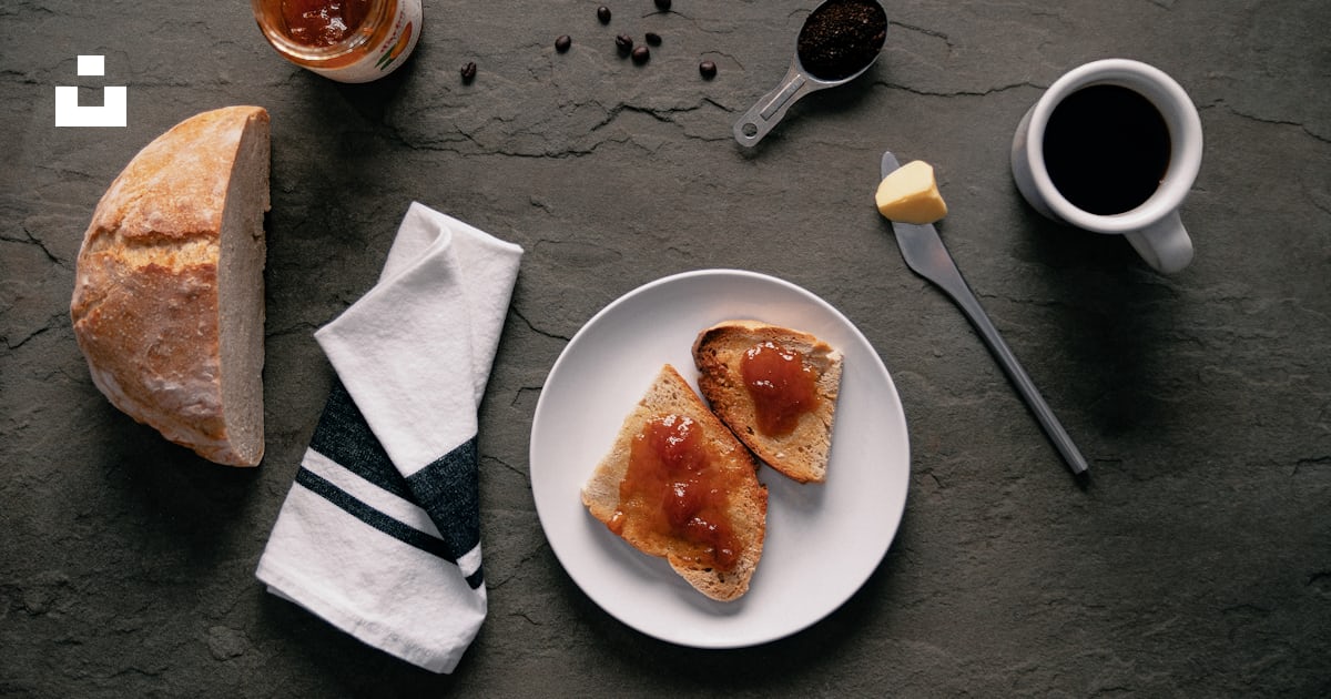스테인리스 포크와 빵 칼을 가진 백색 세라믹 격판덮개 사진 Unsplash의 무료 Toast 이미지
