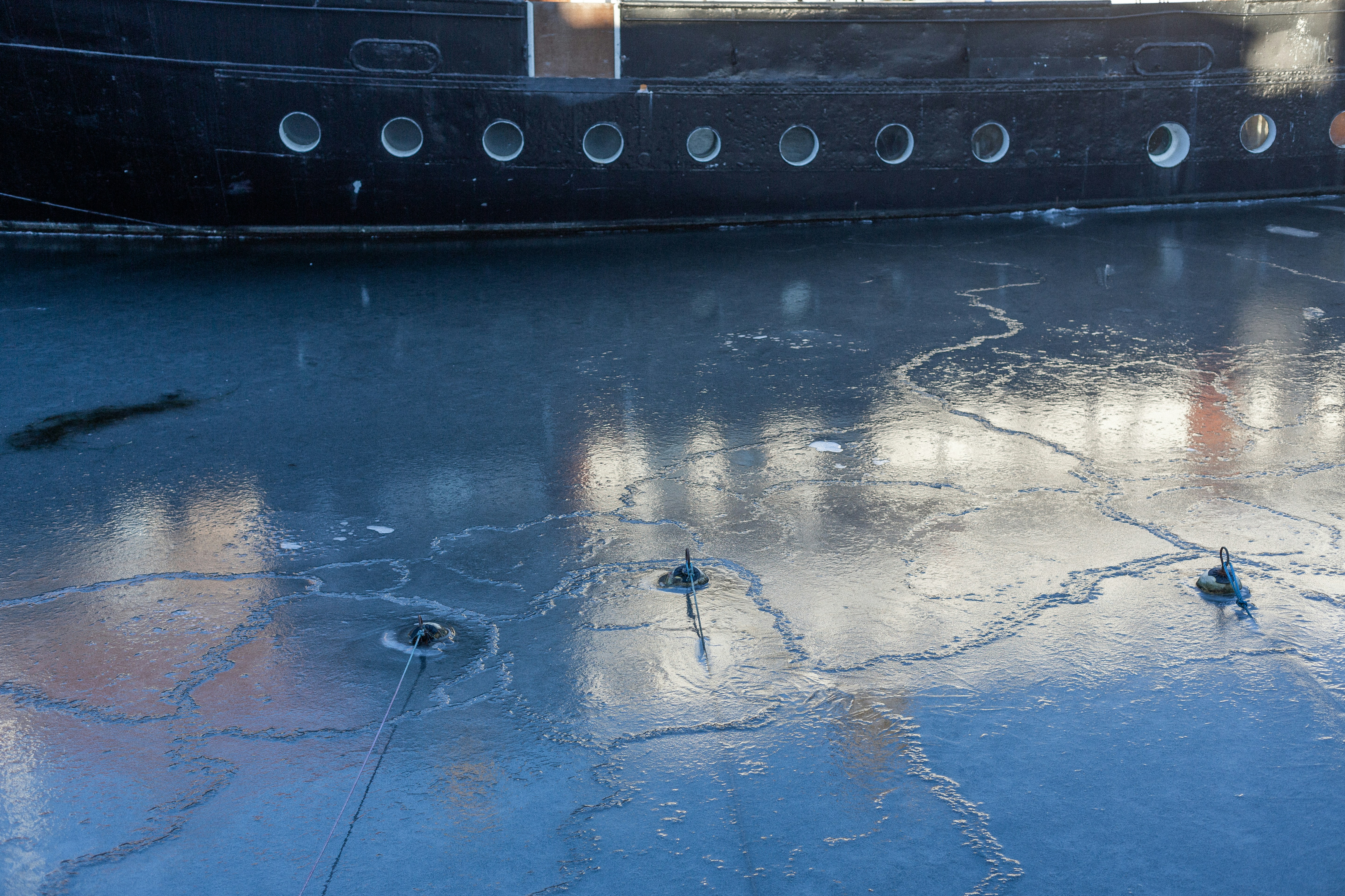 Mooring Lines Beneath a Silent Hull