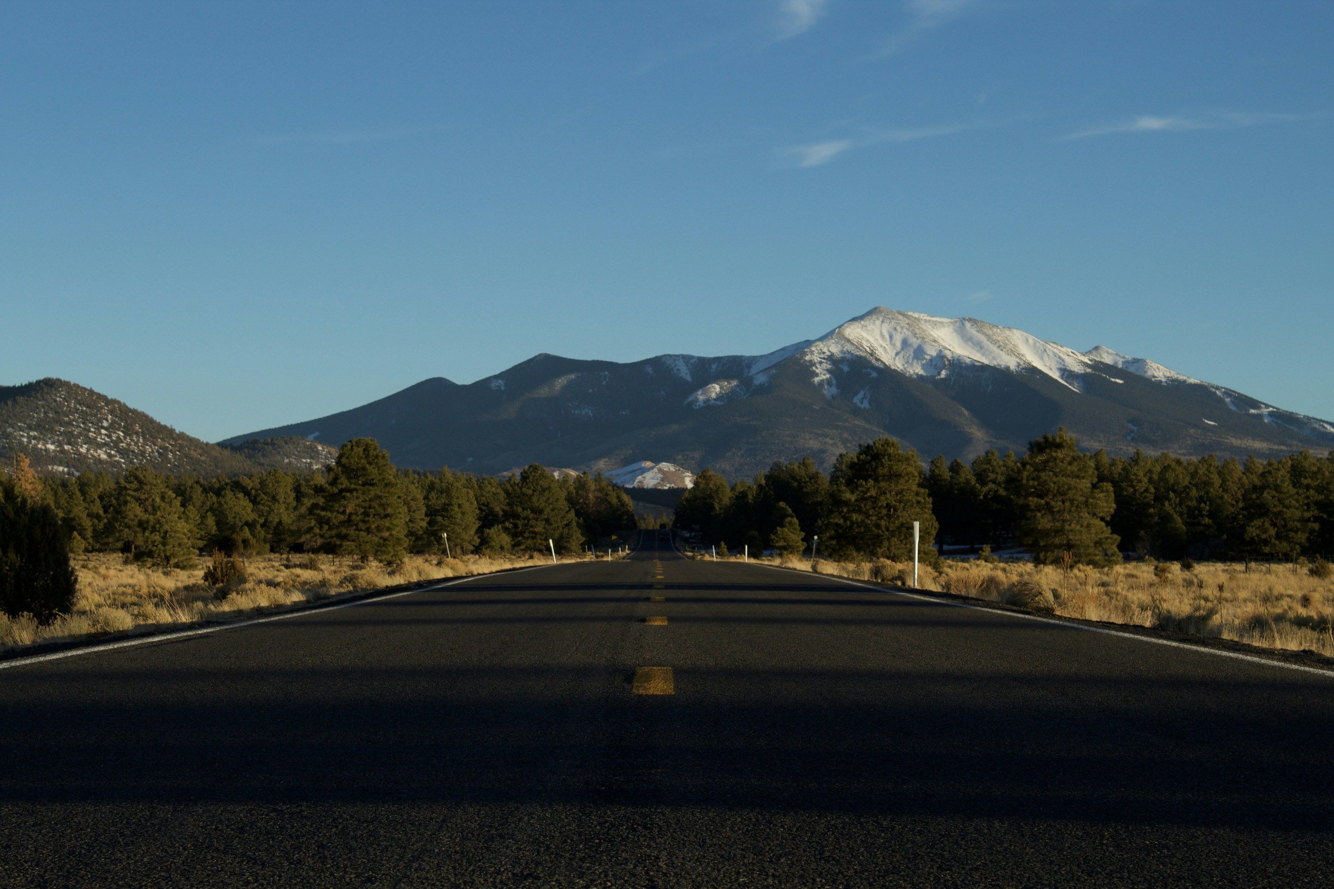 Asphalt to the Snow-Crowned Ridge: A Quiet Road Toward the Peak