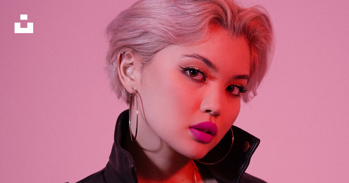 검은 가죽 재킷에 여자 사진 Unsplash의 무료 의류 이미지