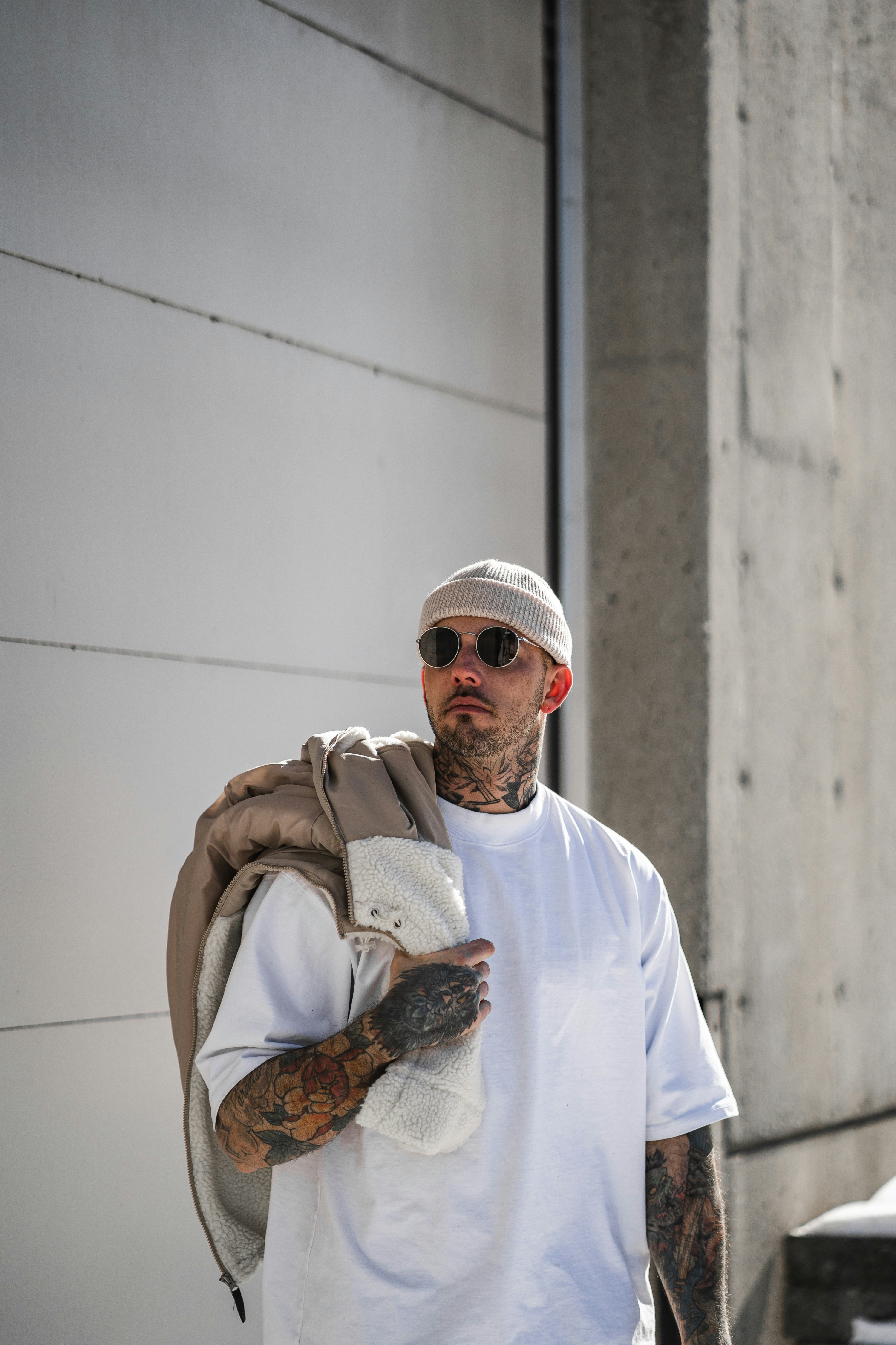 Man in white thobe wearing white cap photo – Free Human Image on Unsplash