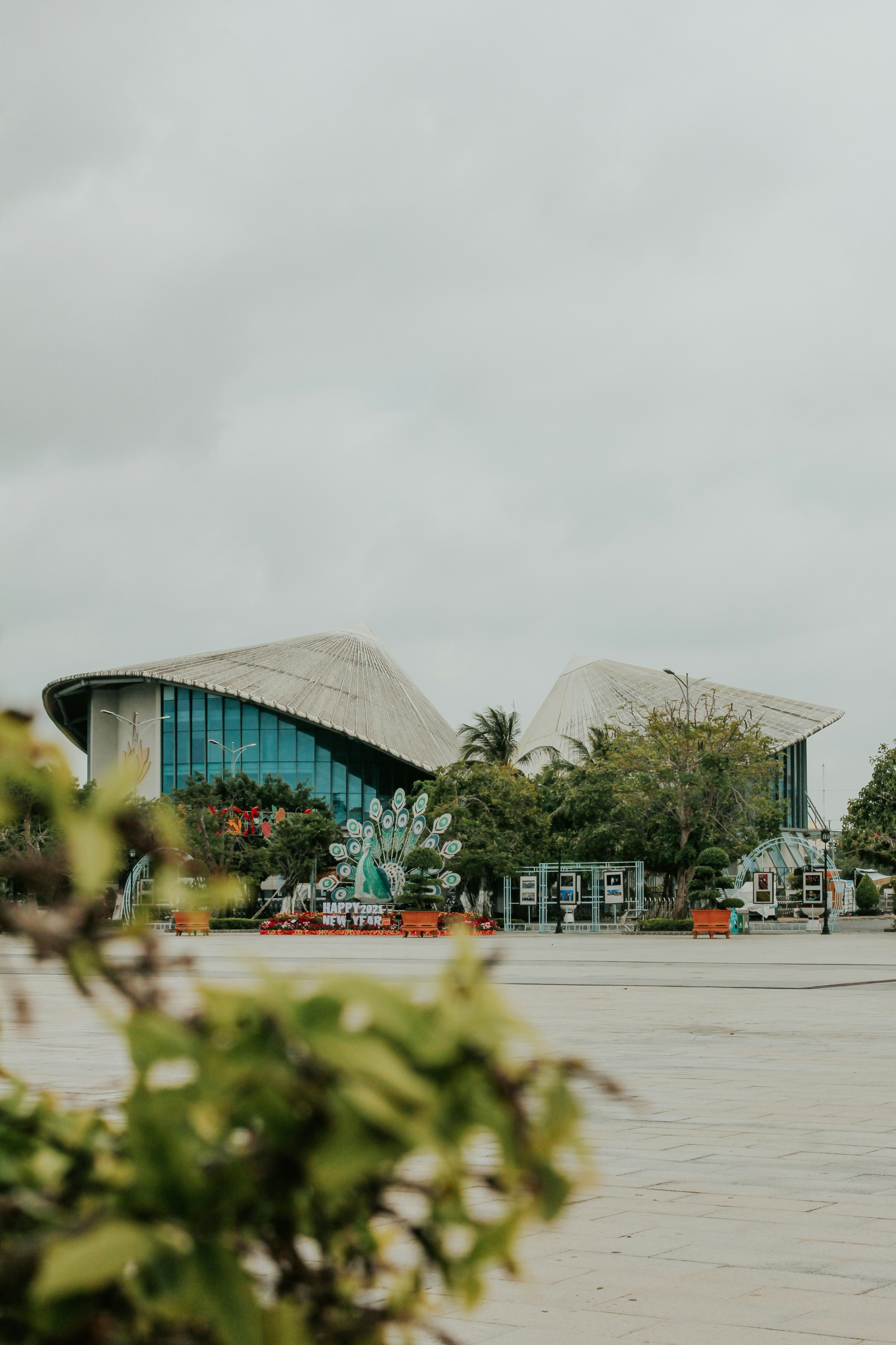 Architectural Waves: Modern Pavilions Nestled by Palm and Sky