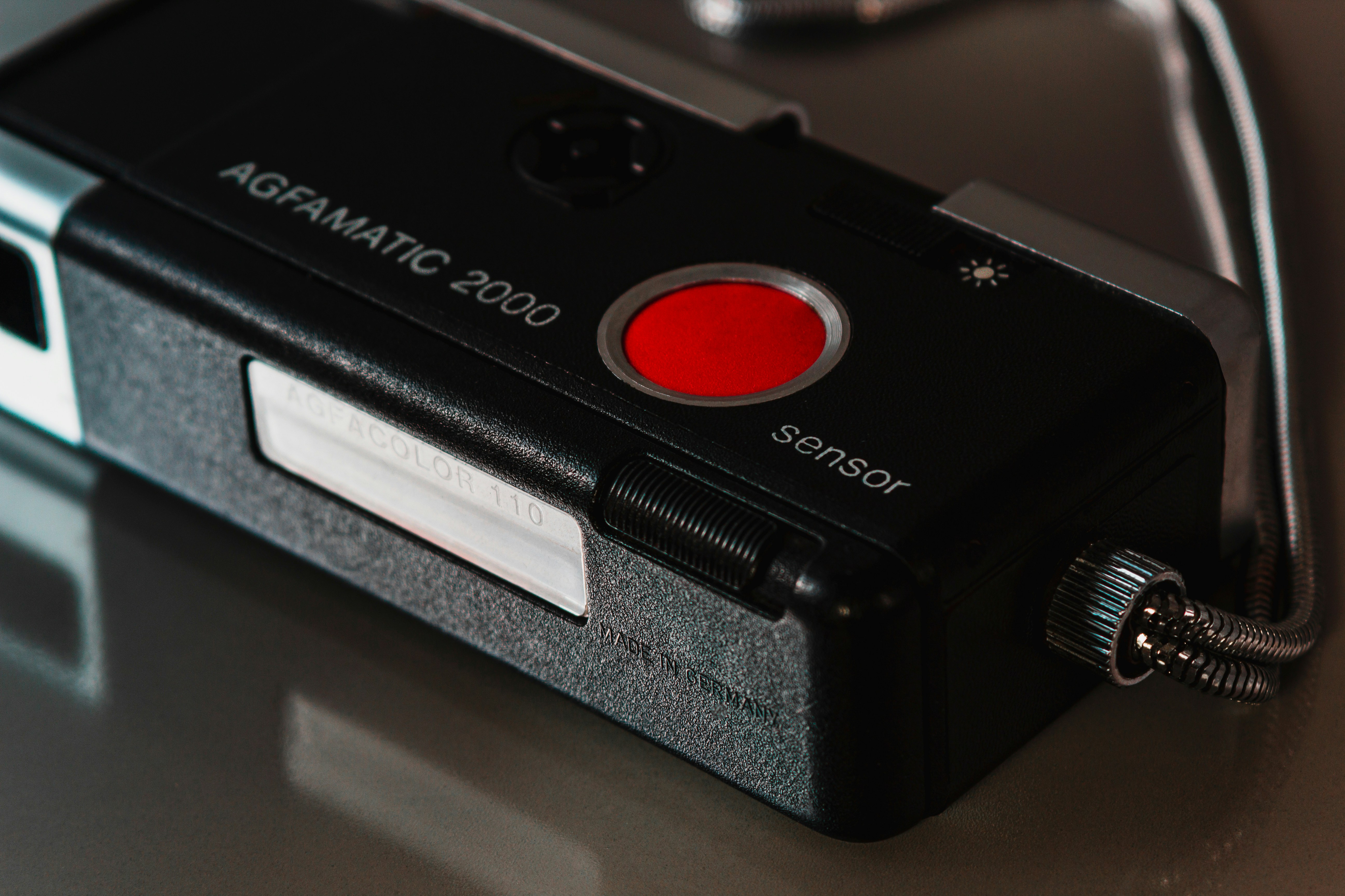 Black and red nintendo game boy photo – Free Agfa Image on Unsplash