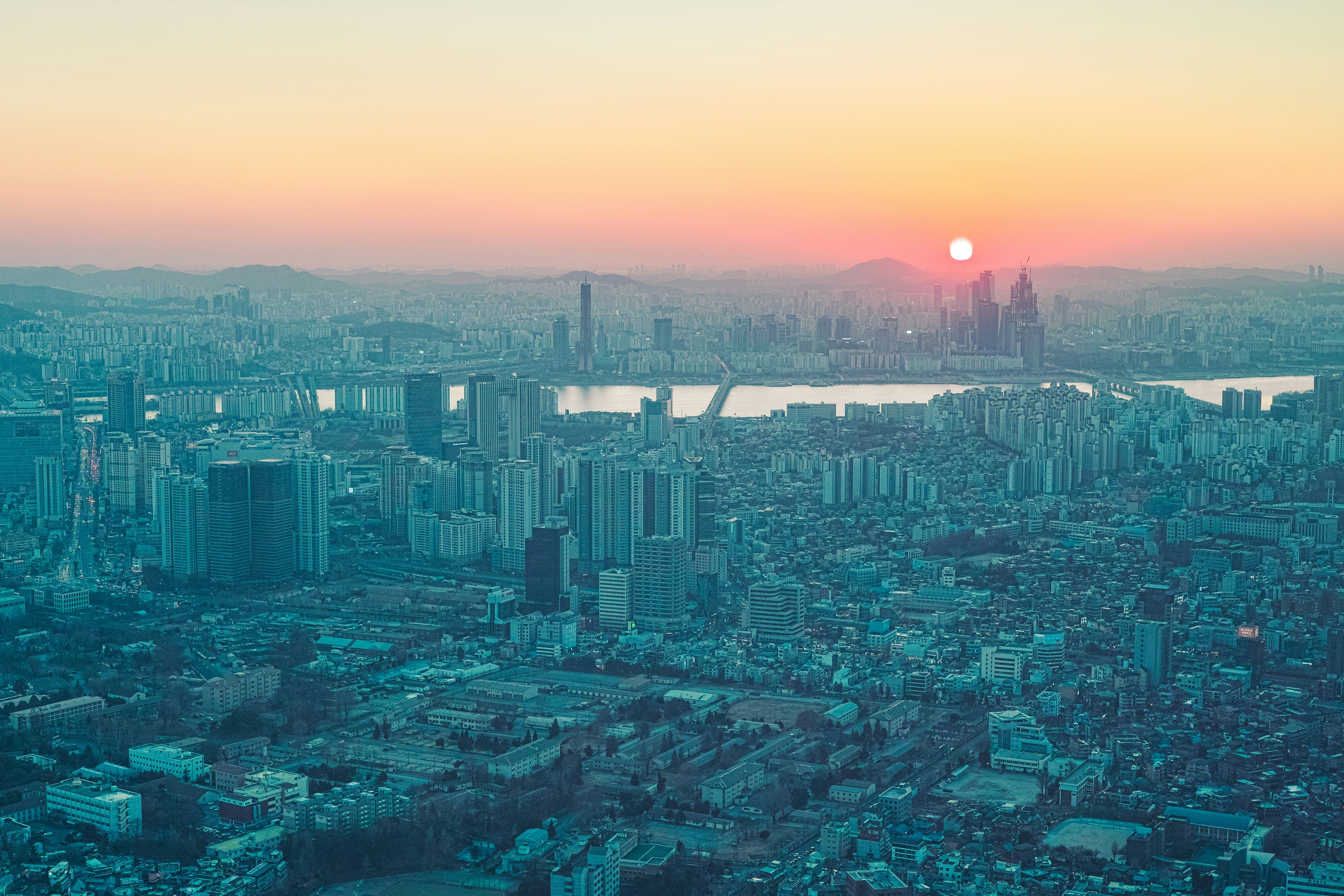 City | 3 best free city, building, high rise and town photos on Unsplash