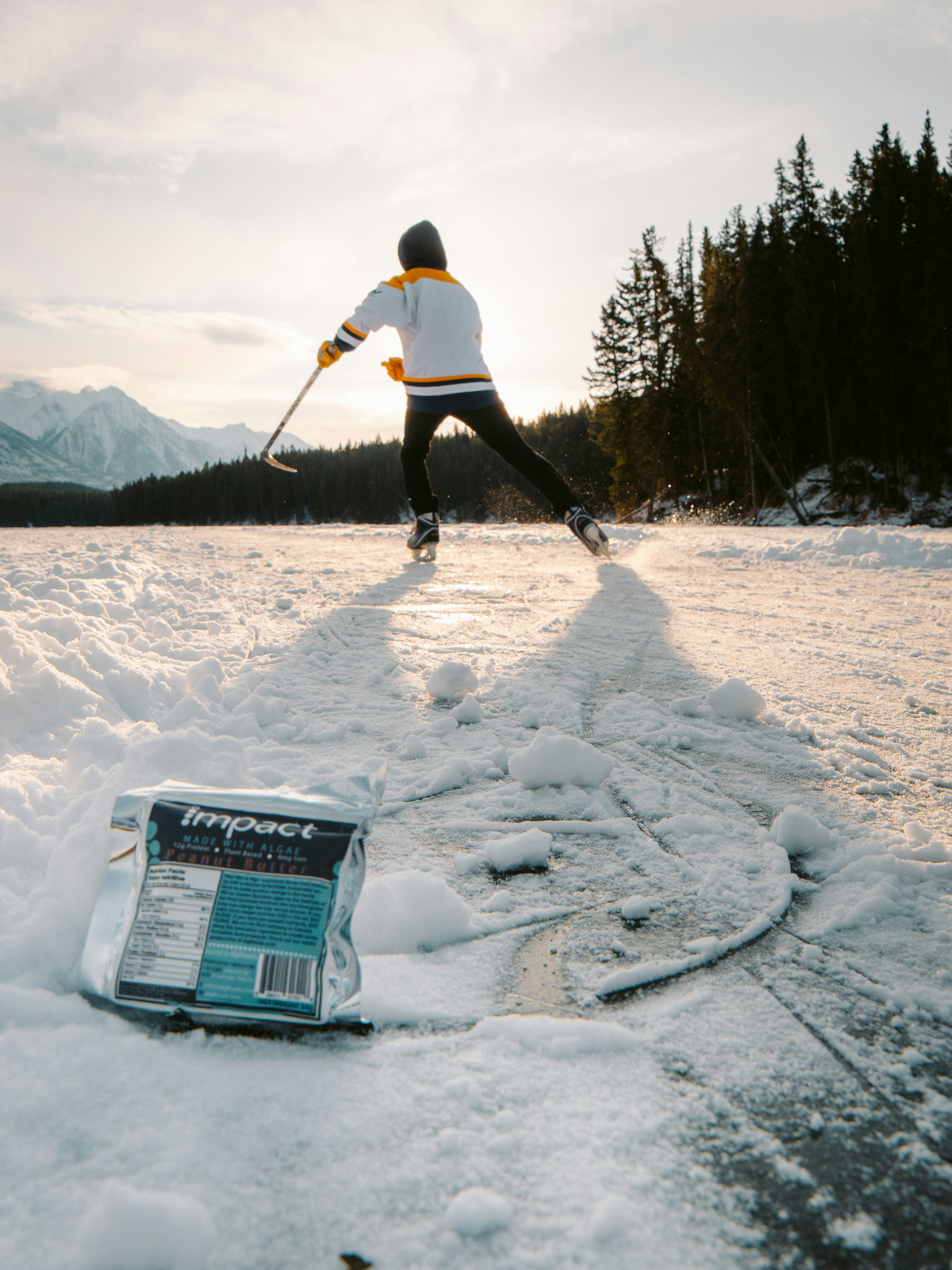 Snowbound Sprint: A Runner Cast Against a Frosty Horizon