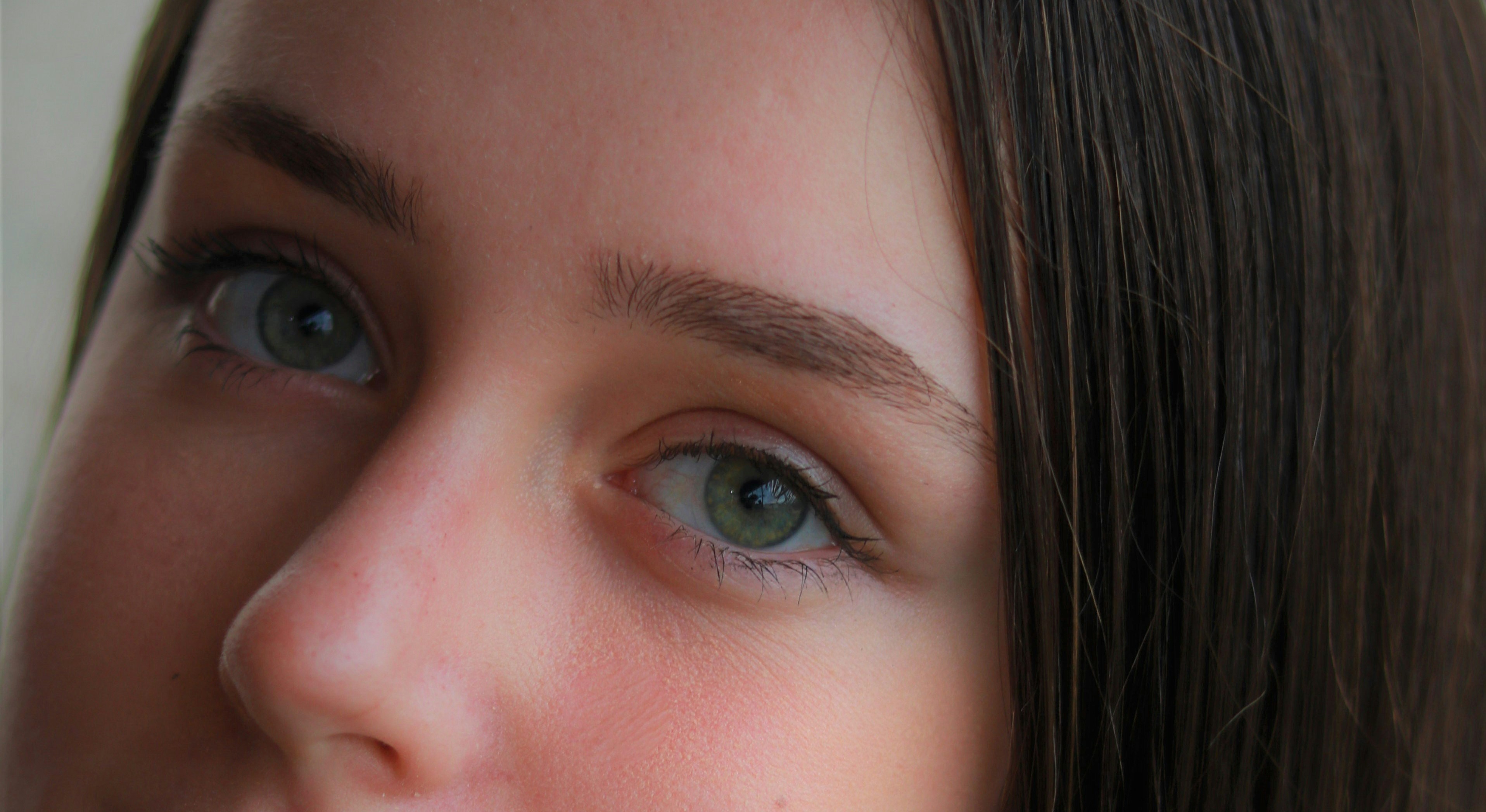 Visage de femme aux yeux bruns photo – Photo RS Gratuite sur Unsplash