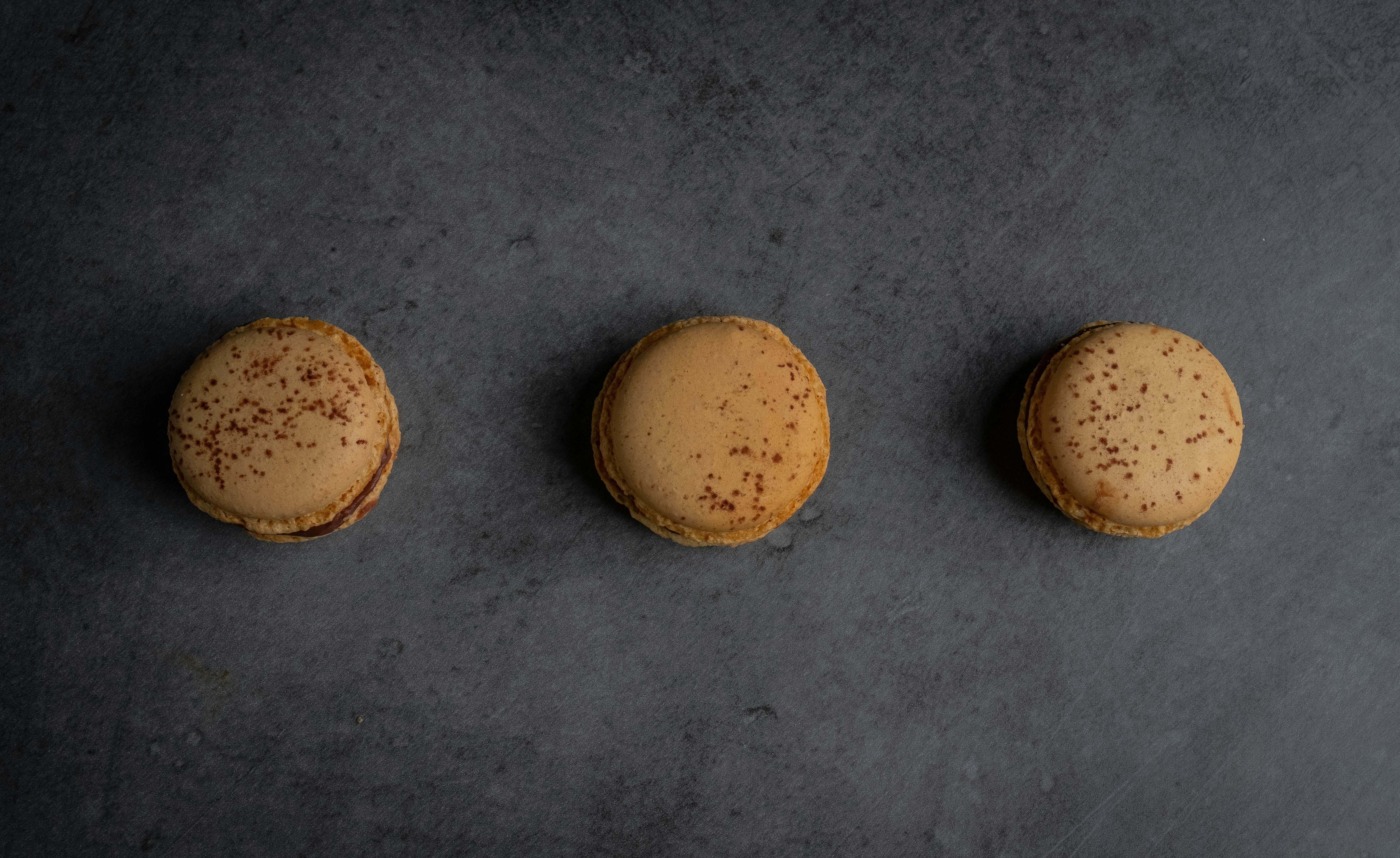 2 rotoli rotondi marroni foto – Cibo Immagine gratuita su Unsplash