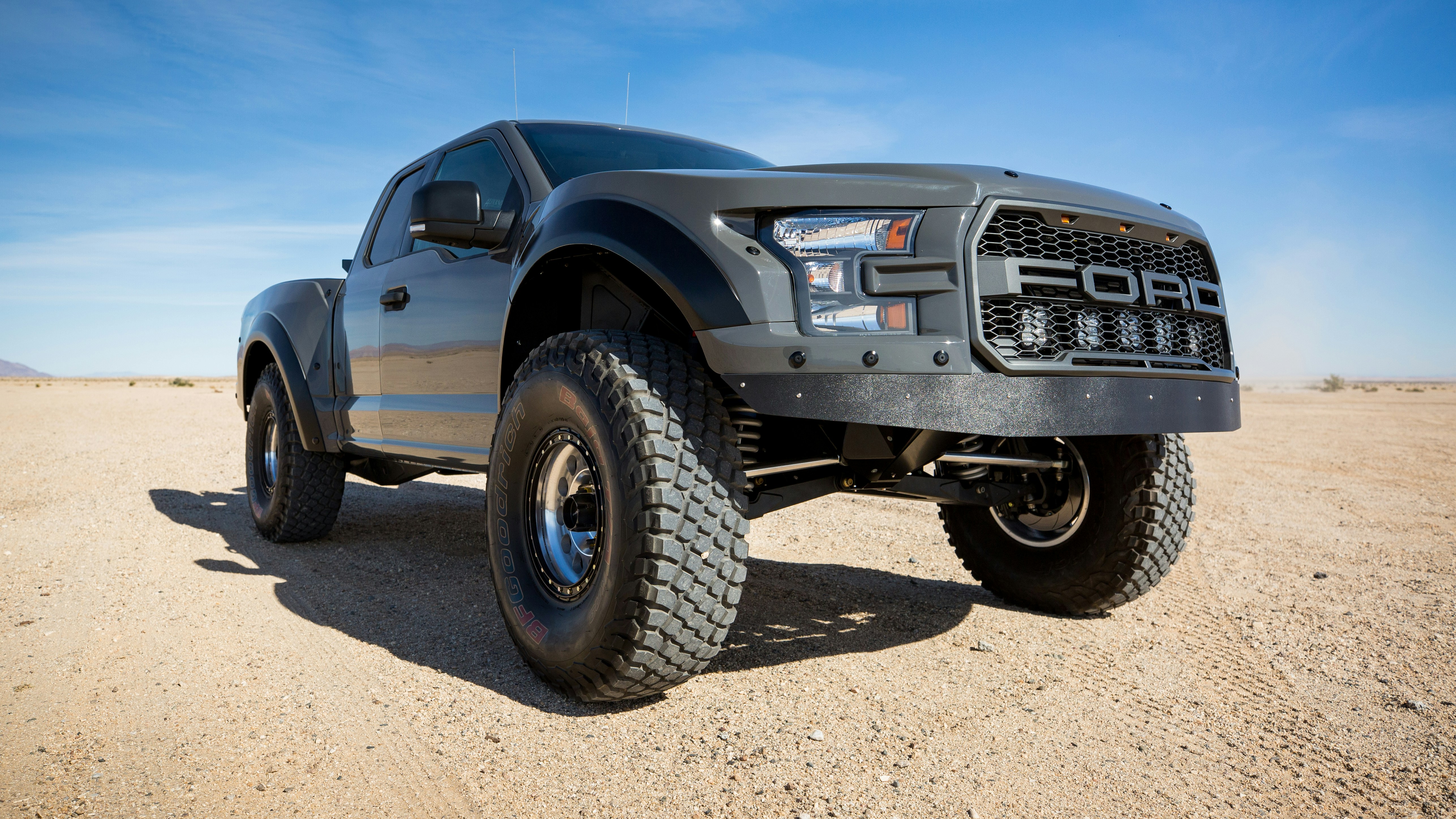 Grey ford f 150 crew cab pickup truck photo – Free Grey Image on Unsplash