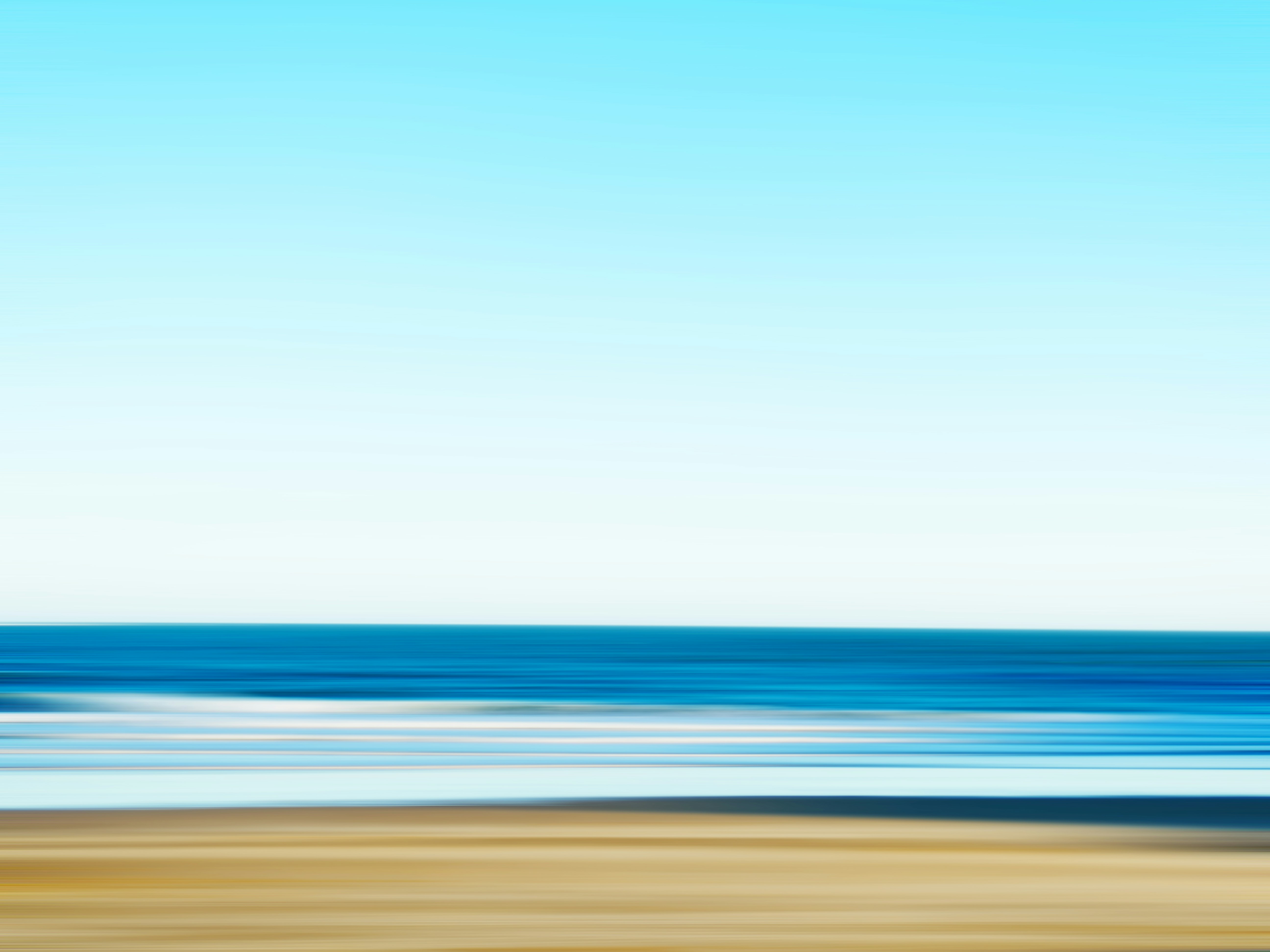 Blue Horizon in Motion: A Quiet Long-Exposure Beachscape