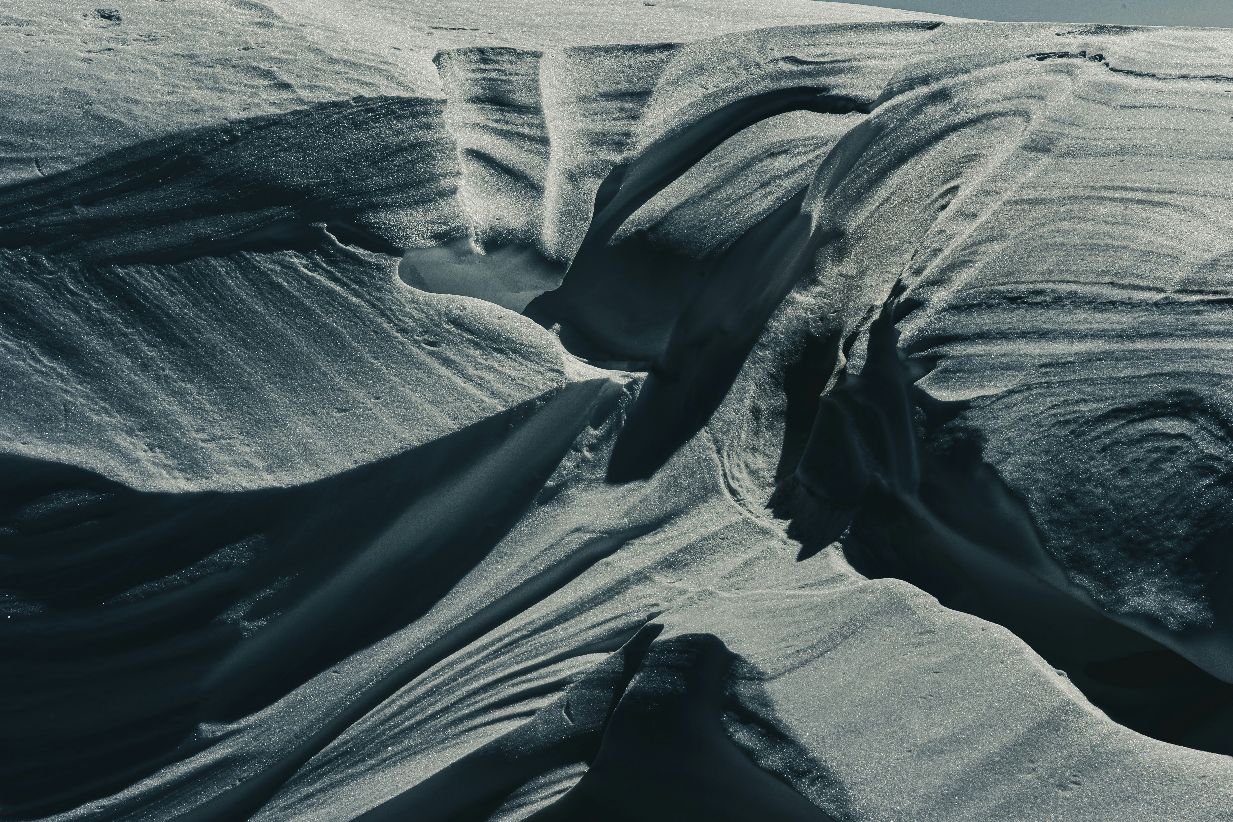 White sand under sunny sky photo – Free Isola Image on Unsplash