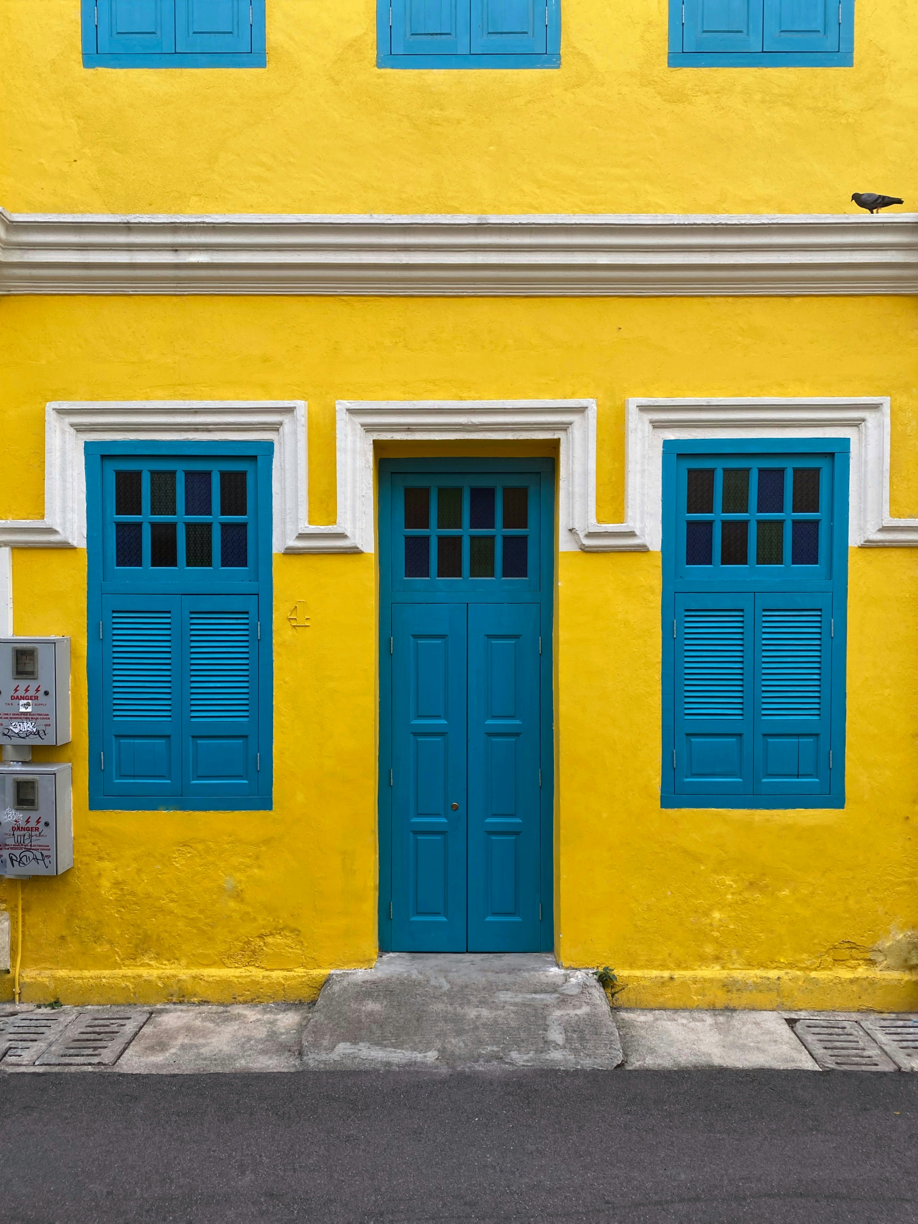 Yellow Door Pictures | Download Free Images on Unsplash
