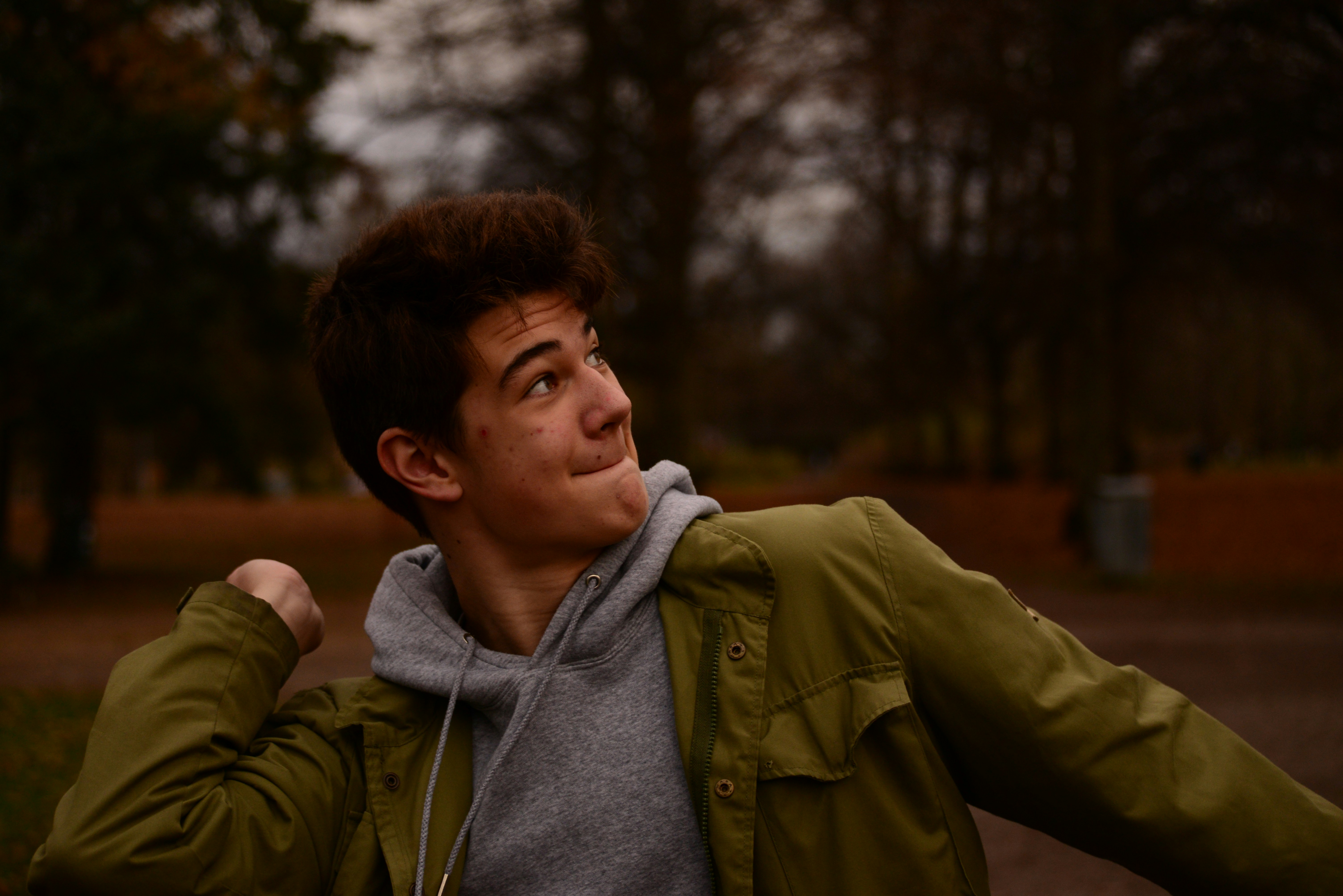 Dusk Park Portrait: A Leaning Moment and a Curious Gaze