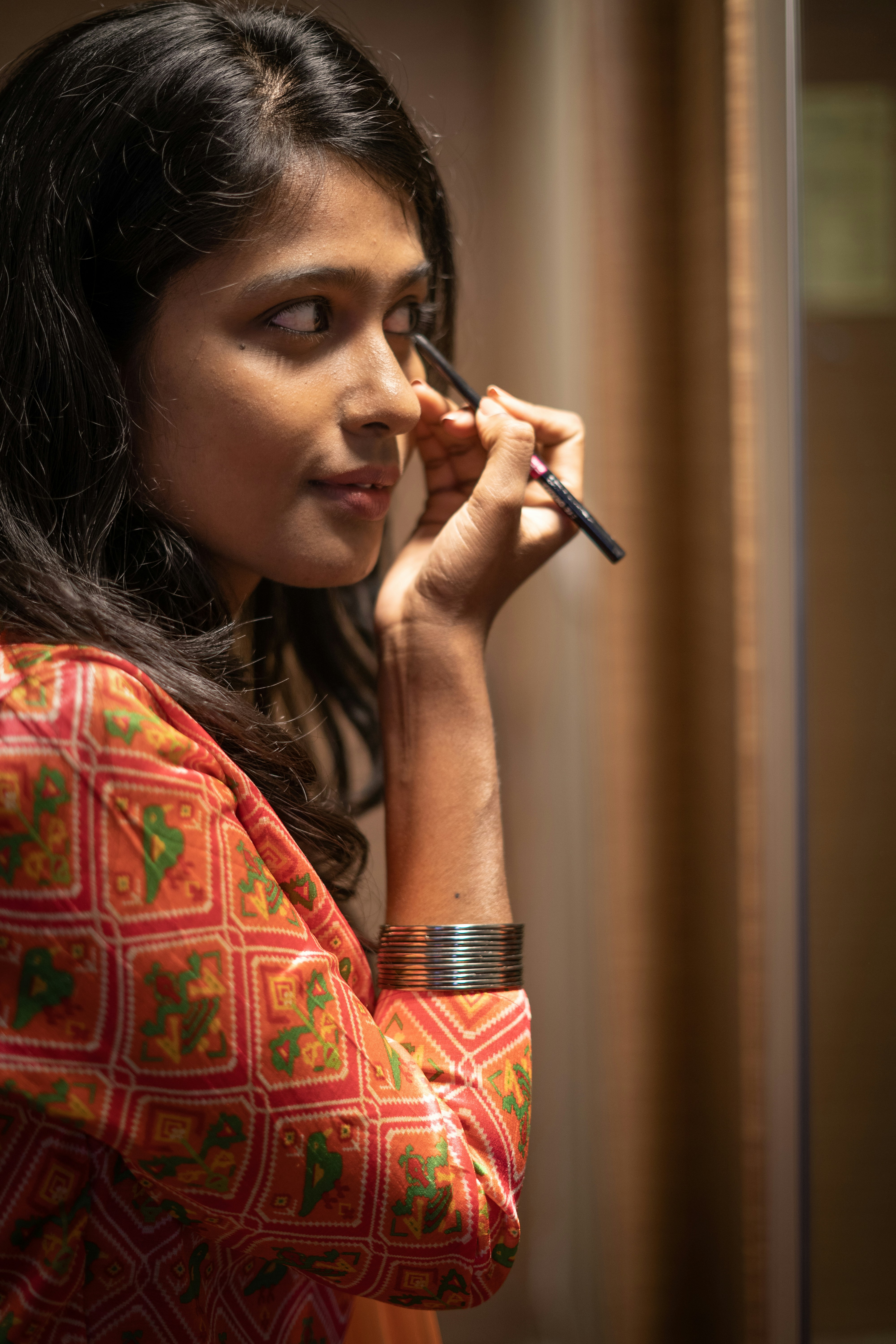 Brush Stroke of Focus: Subtle Portrait in Warm Light