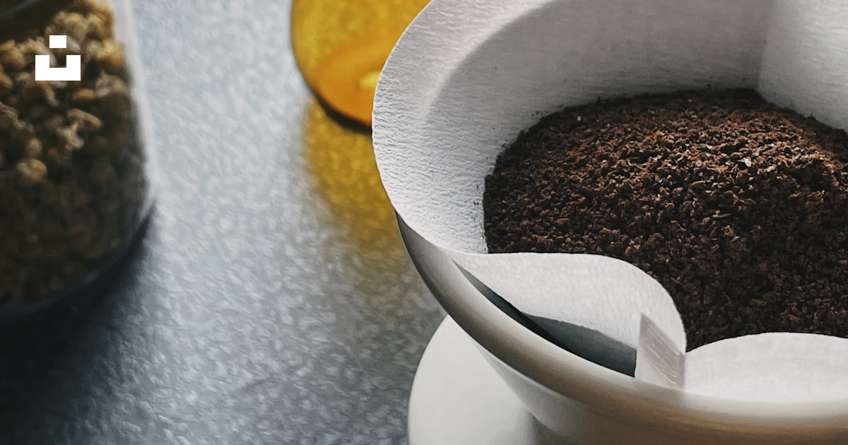 Tasse En Céramique Blanche Sur Soucoupe En Céramique Blanche Photo