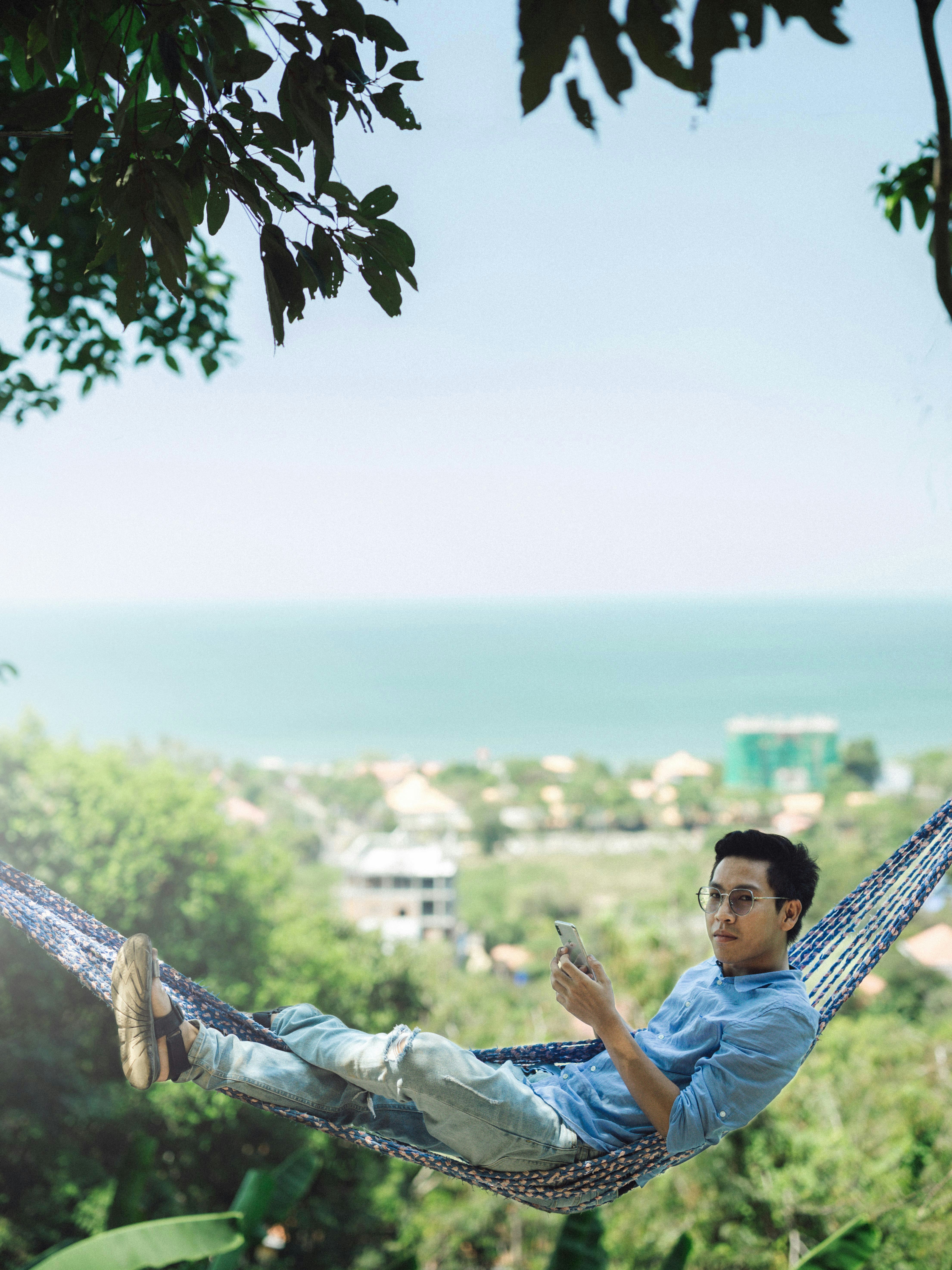 Seaside Hammock Escape: Quiet Moment Beneath the Green Canopy