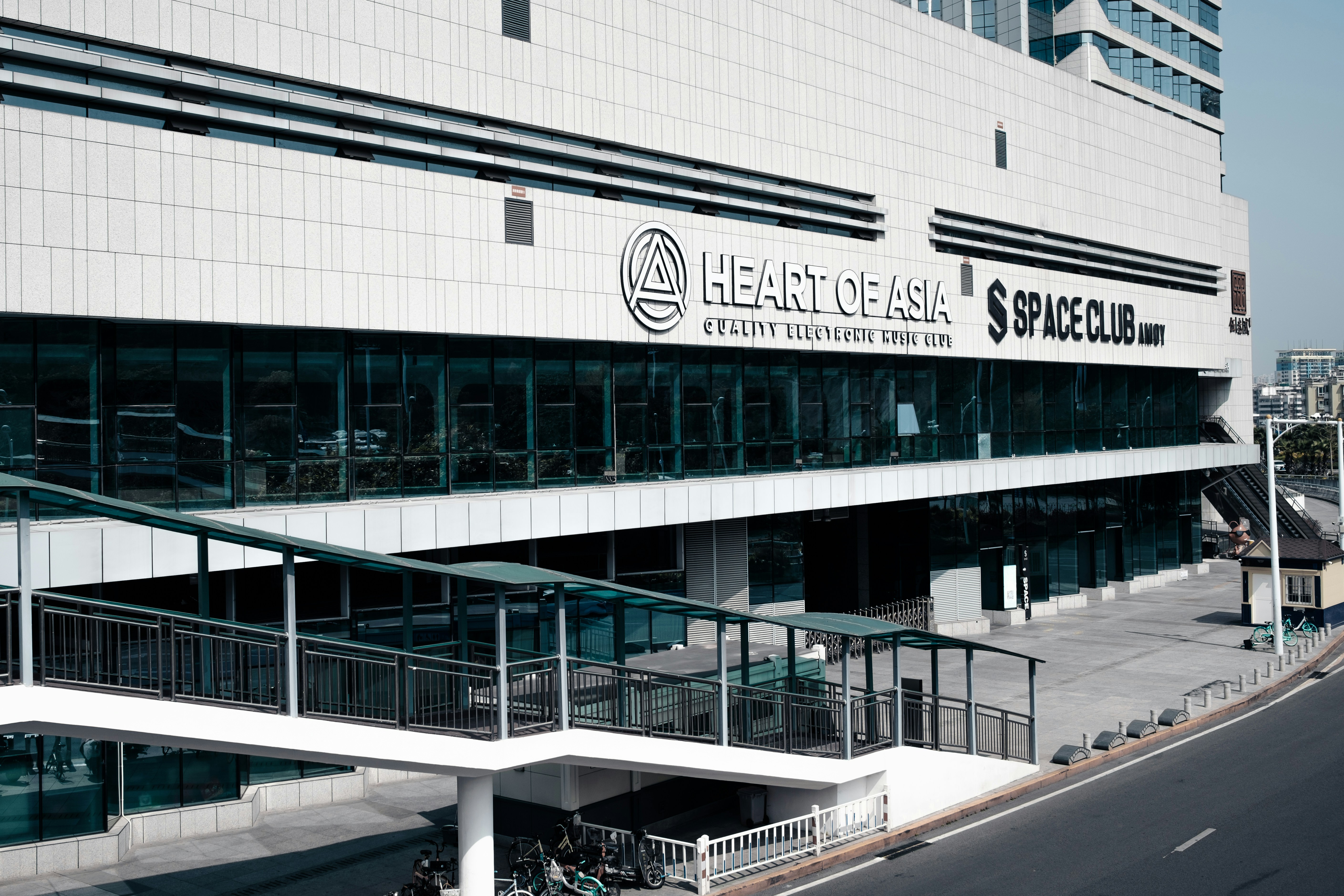 Geometry in Glass: Diagonal Walkways Frame the Heart of Asia Complex