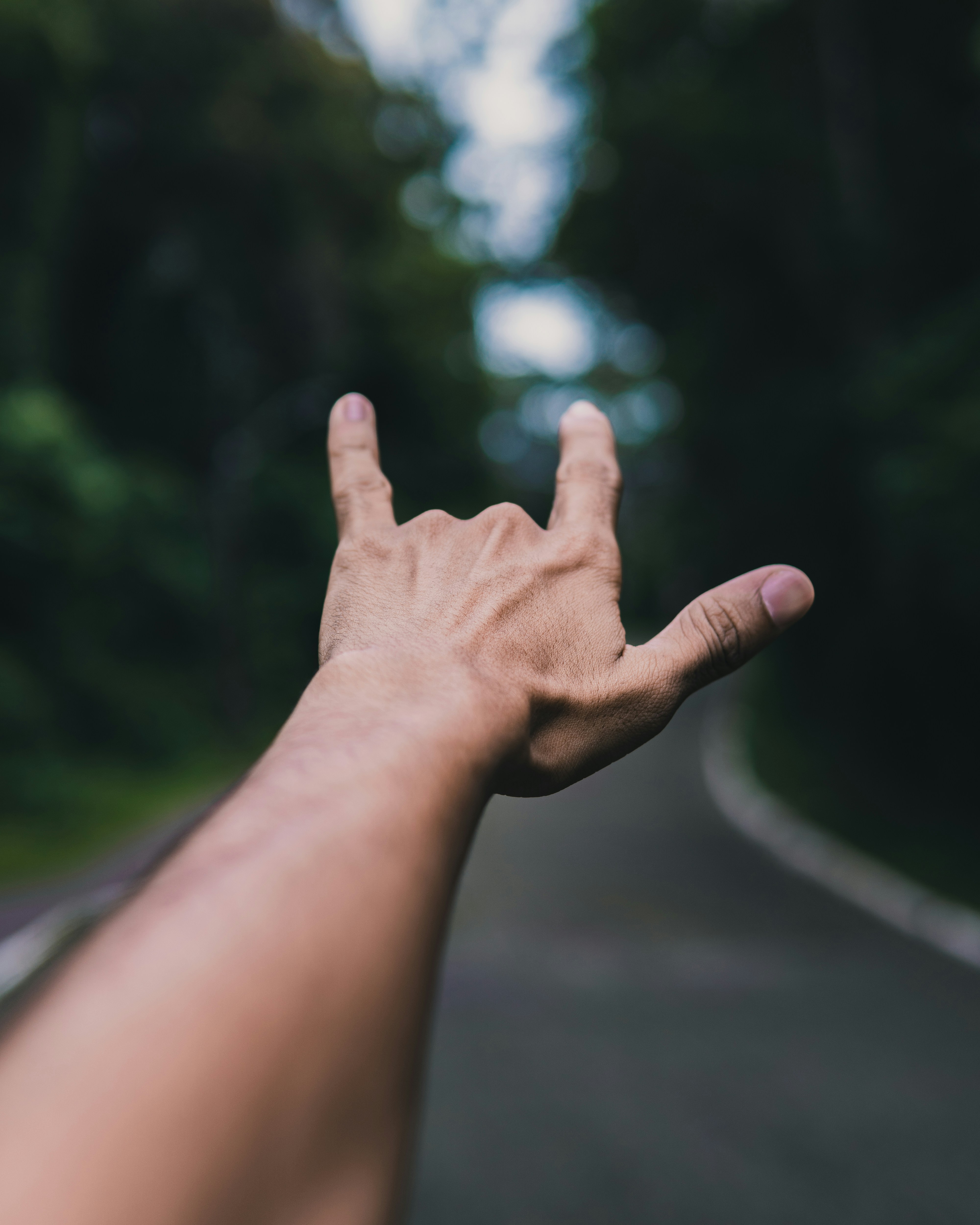 Persons left hand on the middle finger photo – Free Human Image on Unsplash