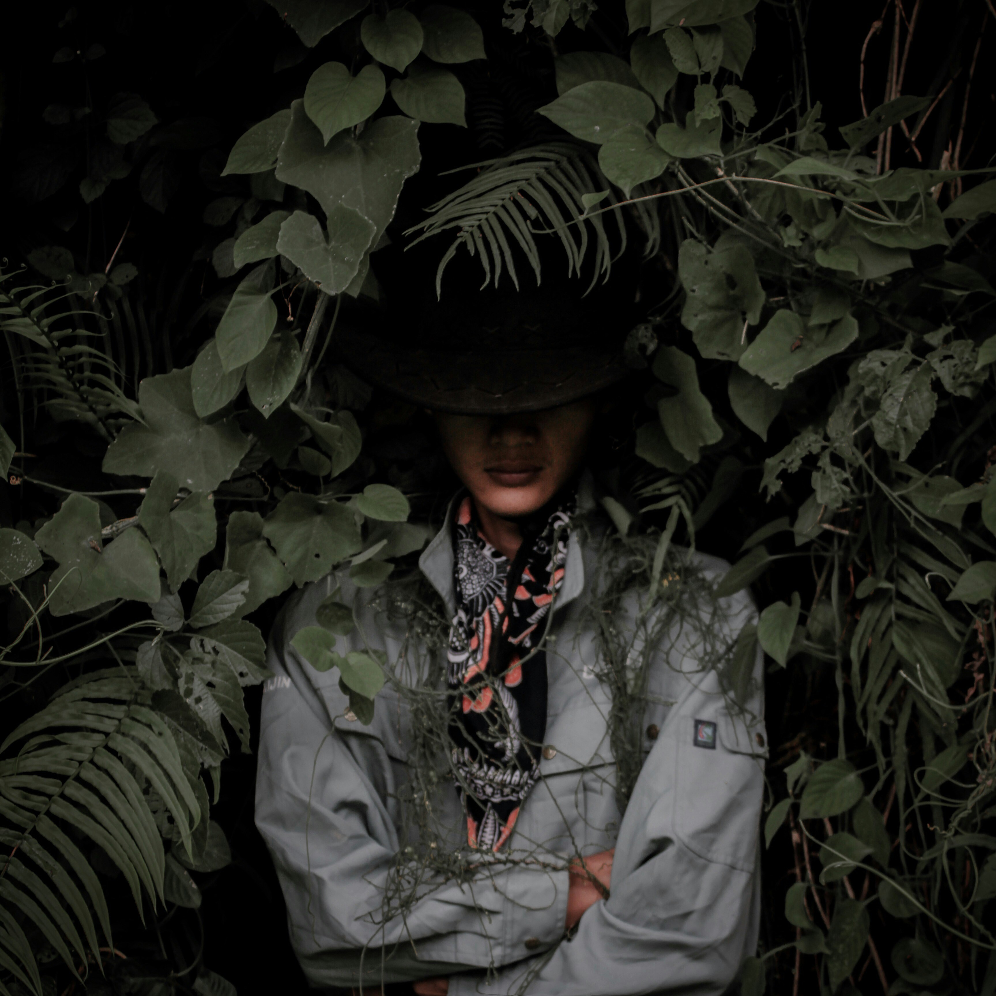 Green Veil Portrait: A Quiet Figure Hidden in Foliage