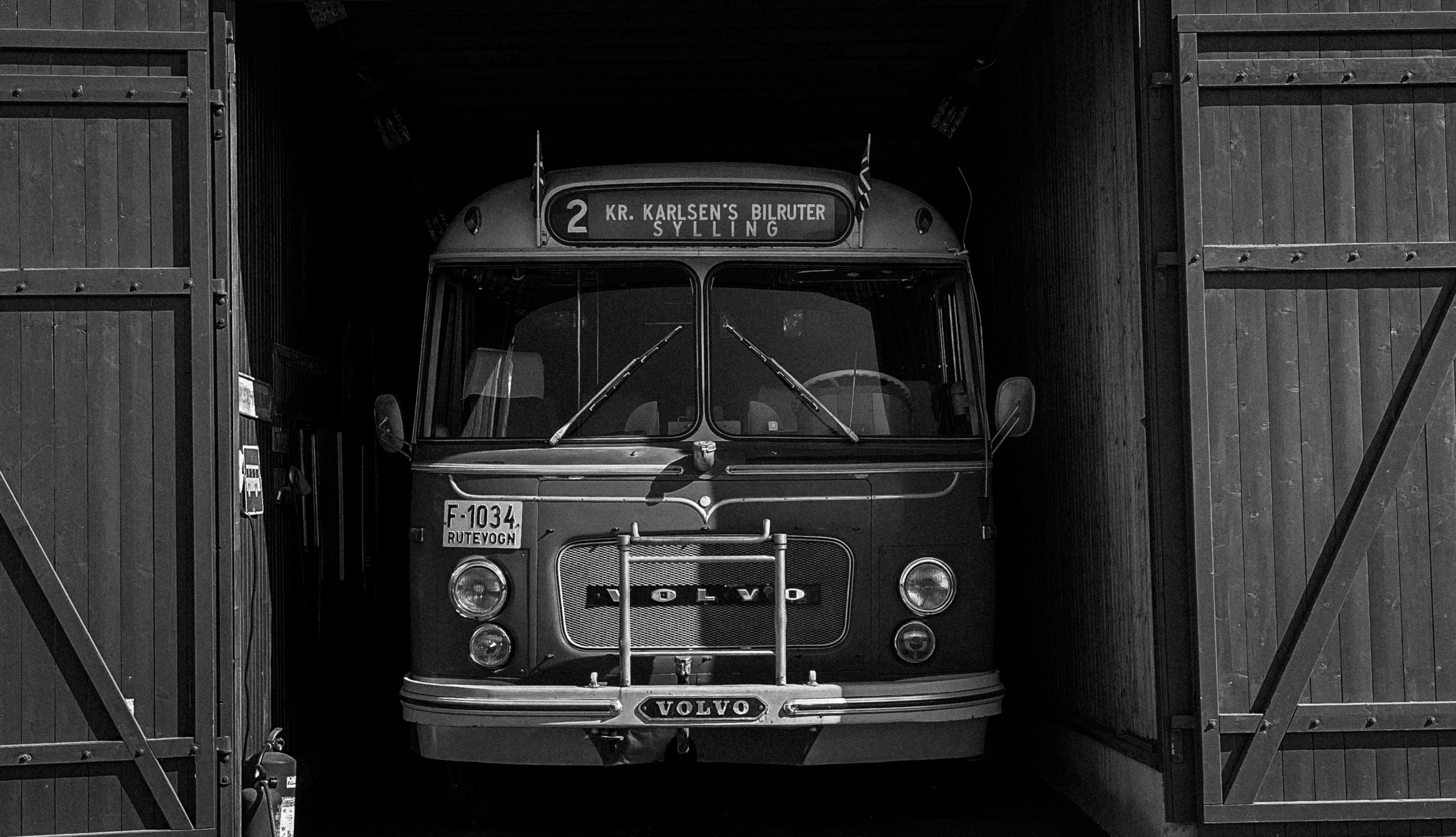 Grayscale photo of vintage bus photo – Free Black Image on Unsplash