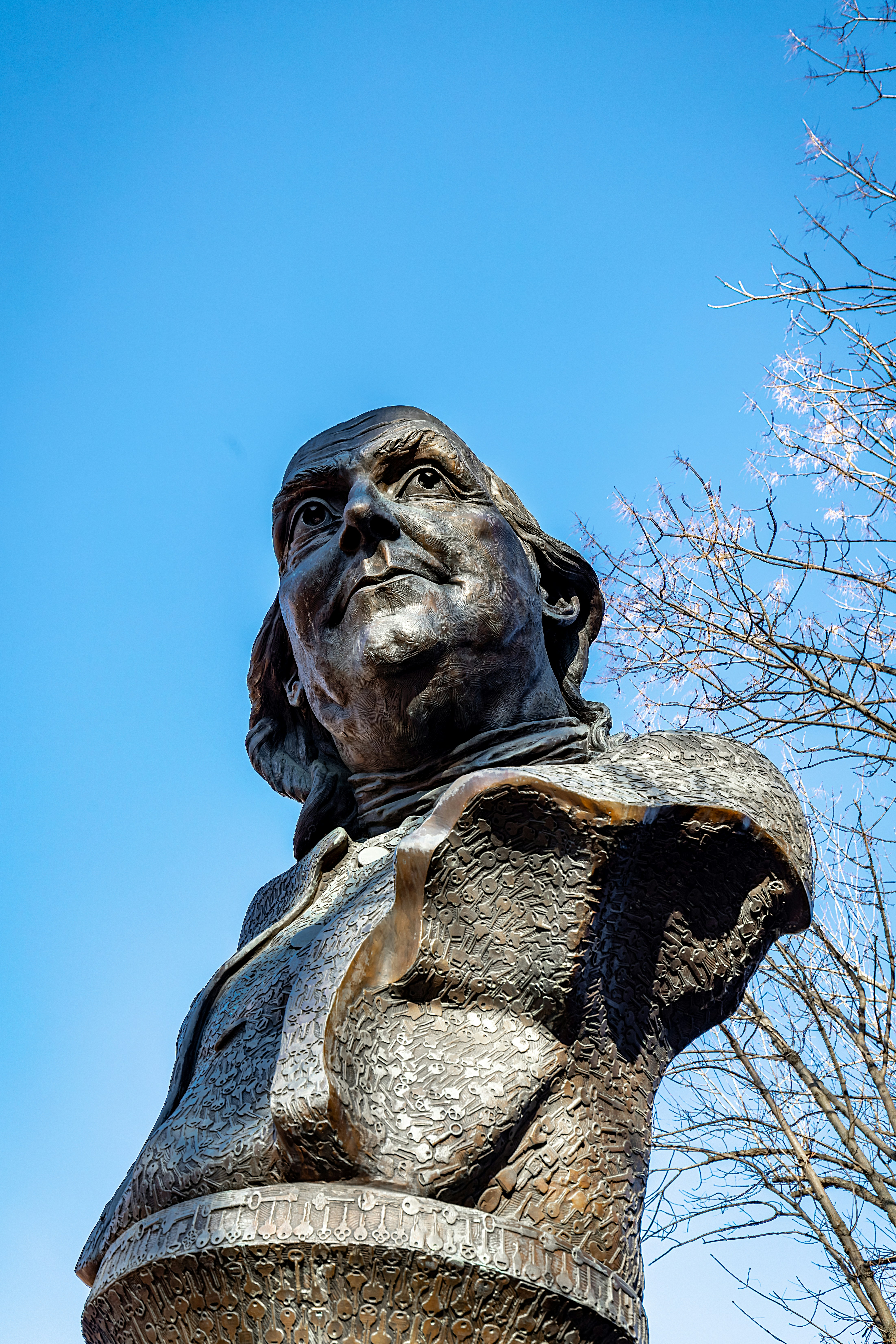 Grey concrete statue of man photo – Free Philadelphia Image on Unsplash