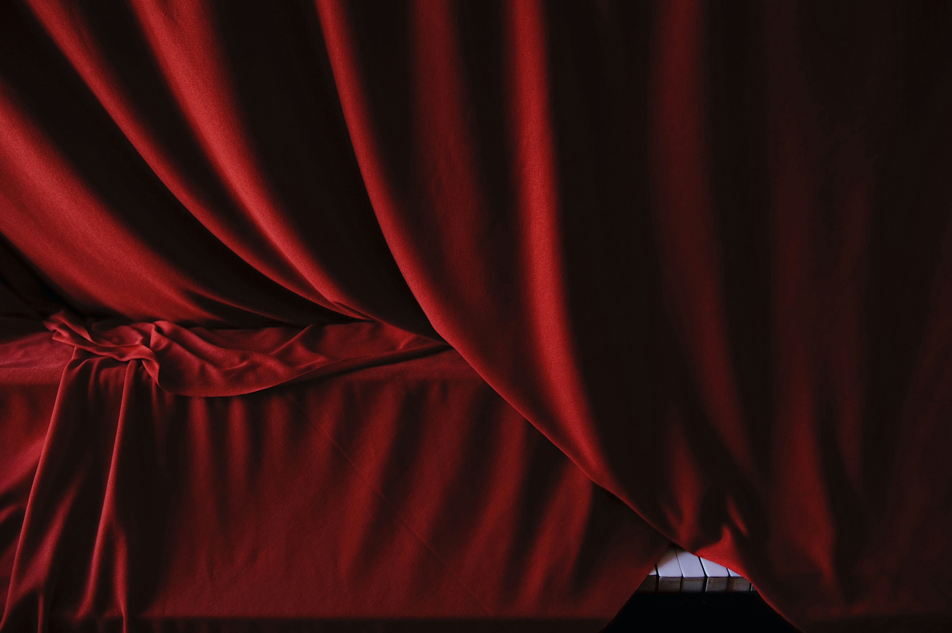 1000+ Red Curtain Pictures | Download Free Images on Unsplash