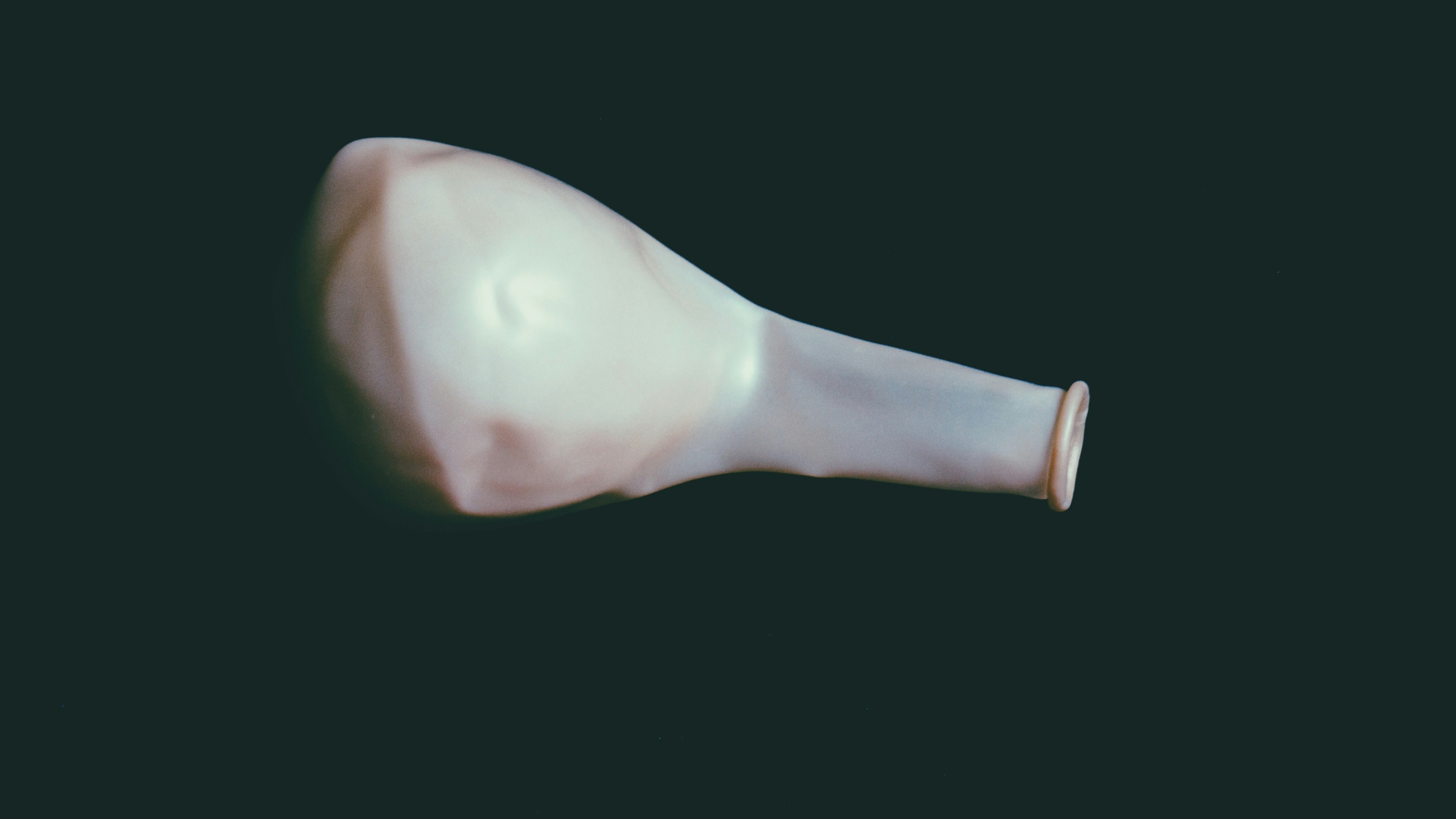 White light bulb on black background photo – Free Grey Image on Unsplash