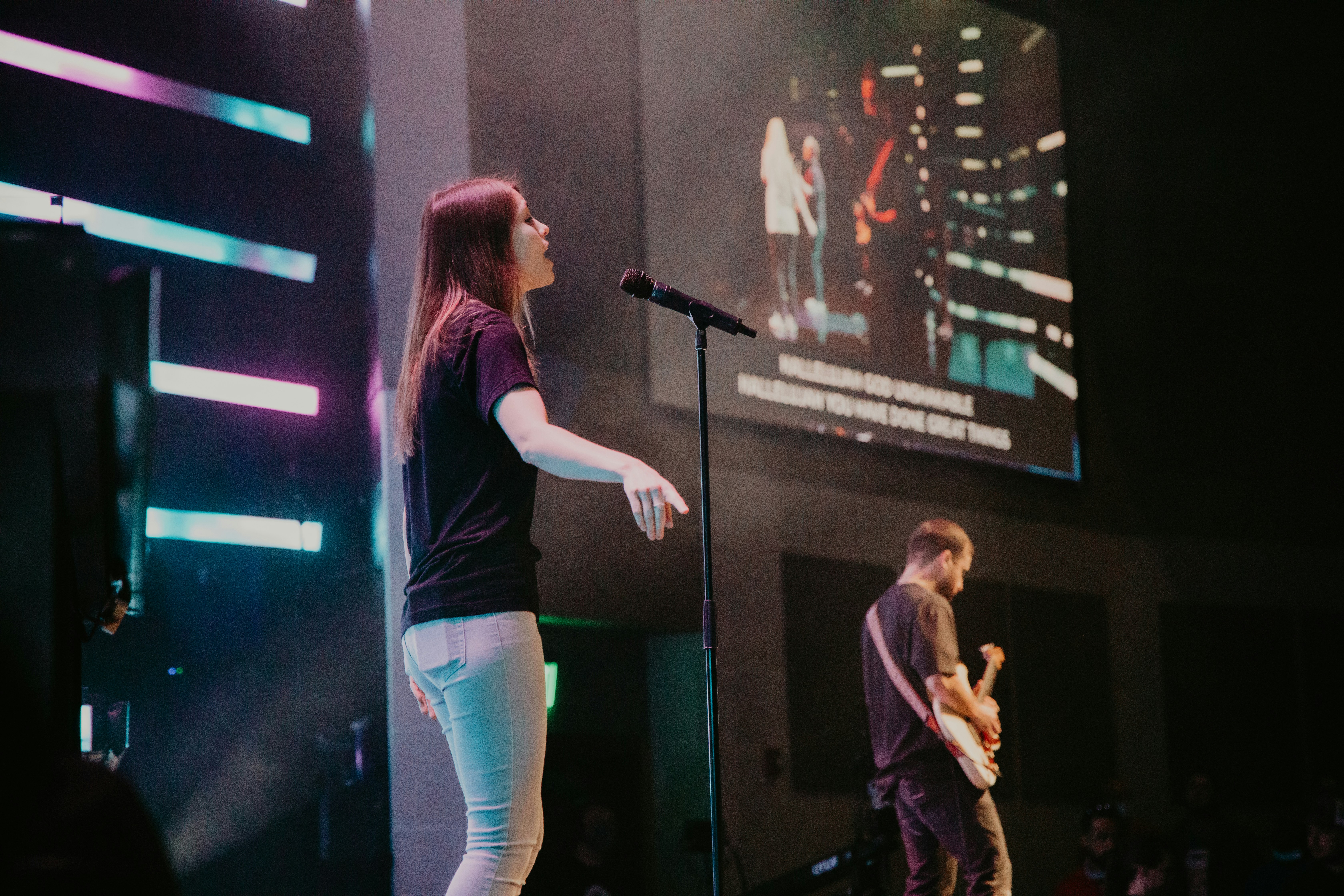 Under Neon Stripes, a Vocalist Finds Center Stage