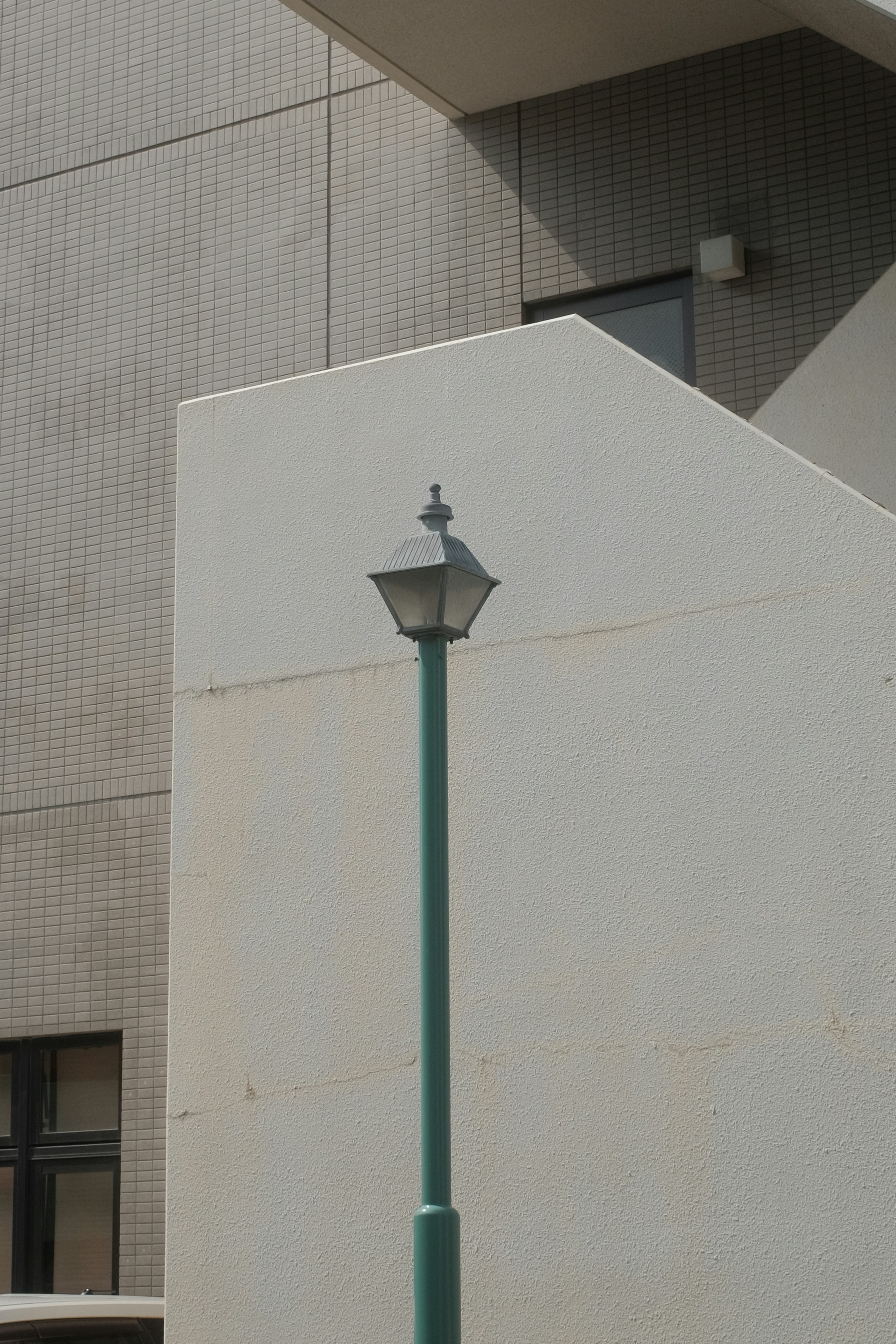black street light near white concrete building during daytime