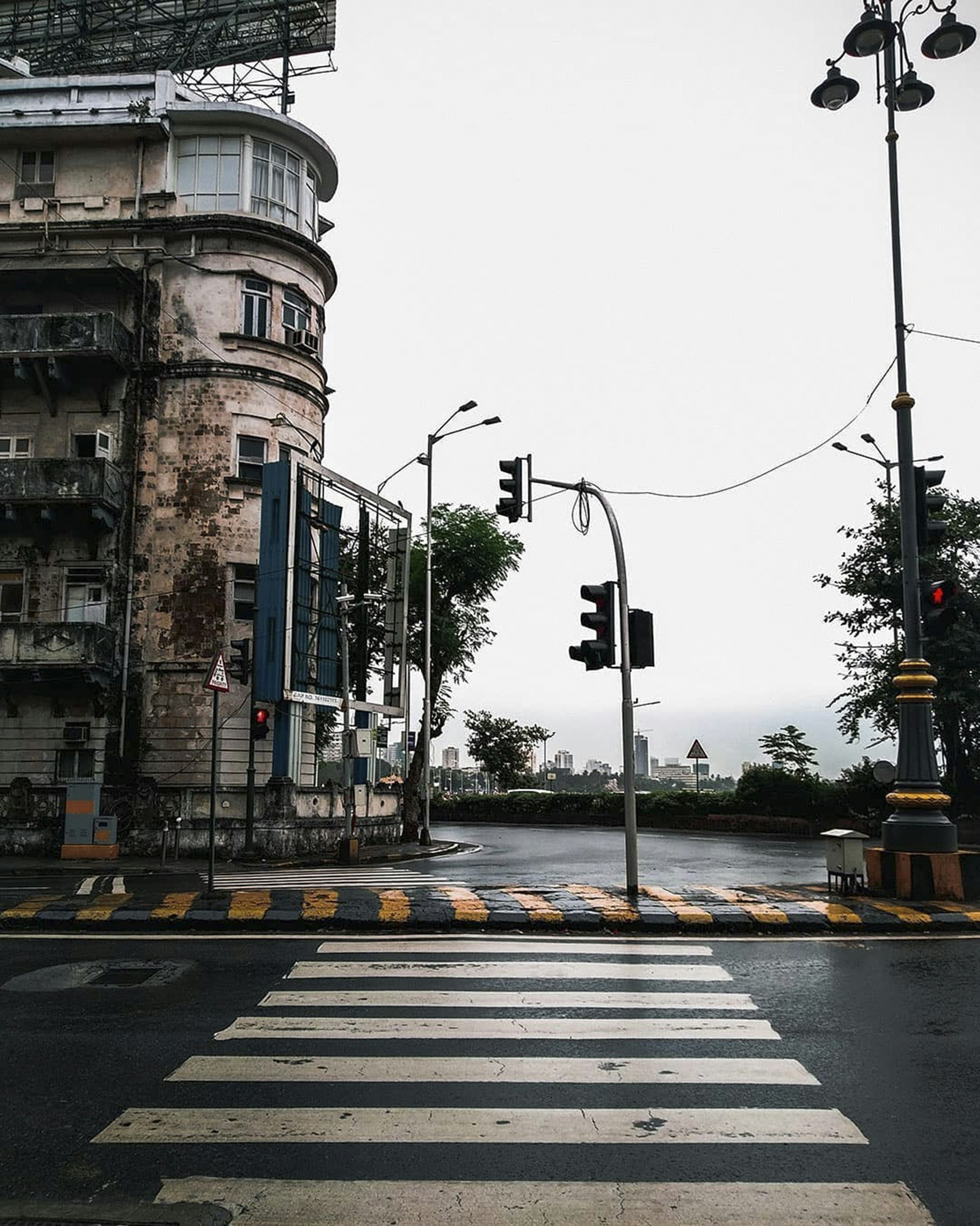 Black traffic light on gray concrete road during daytime photo – Free ...