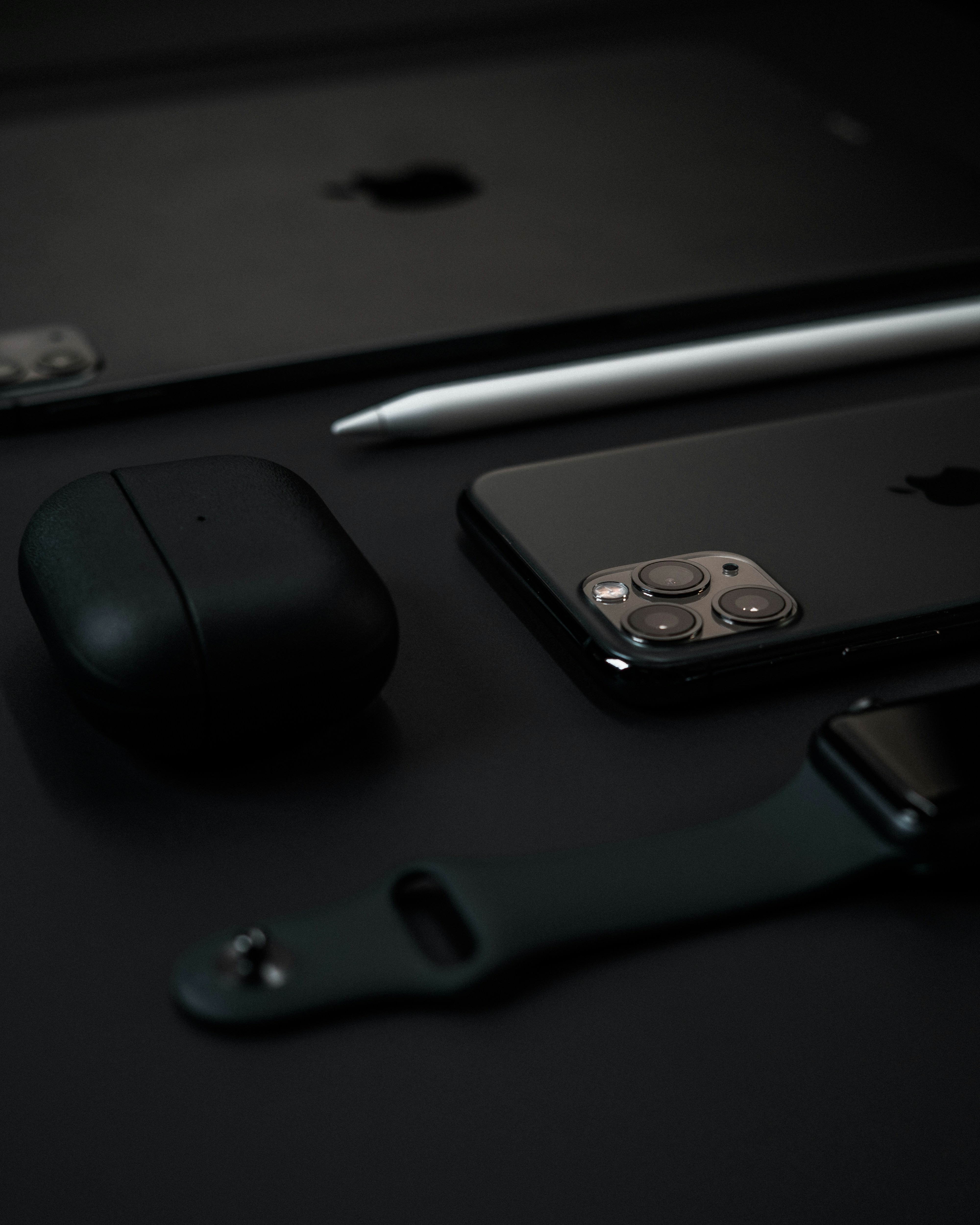 Black wireless computer mouse beside black laptop computer photo – Free ...