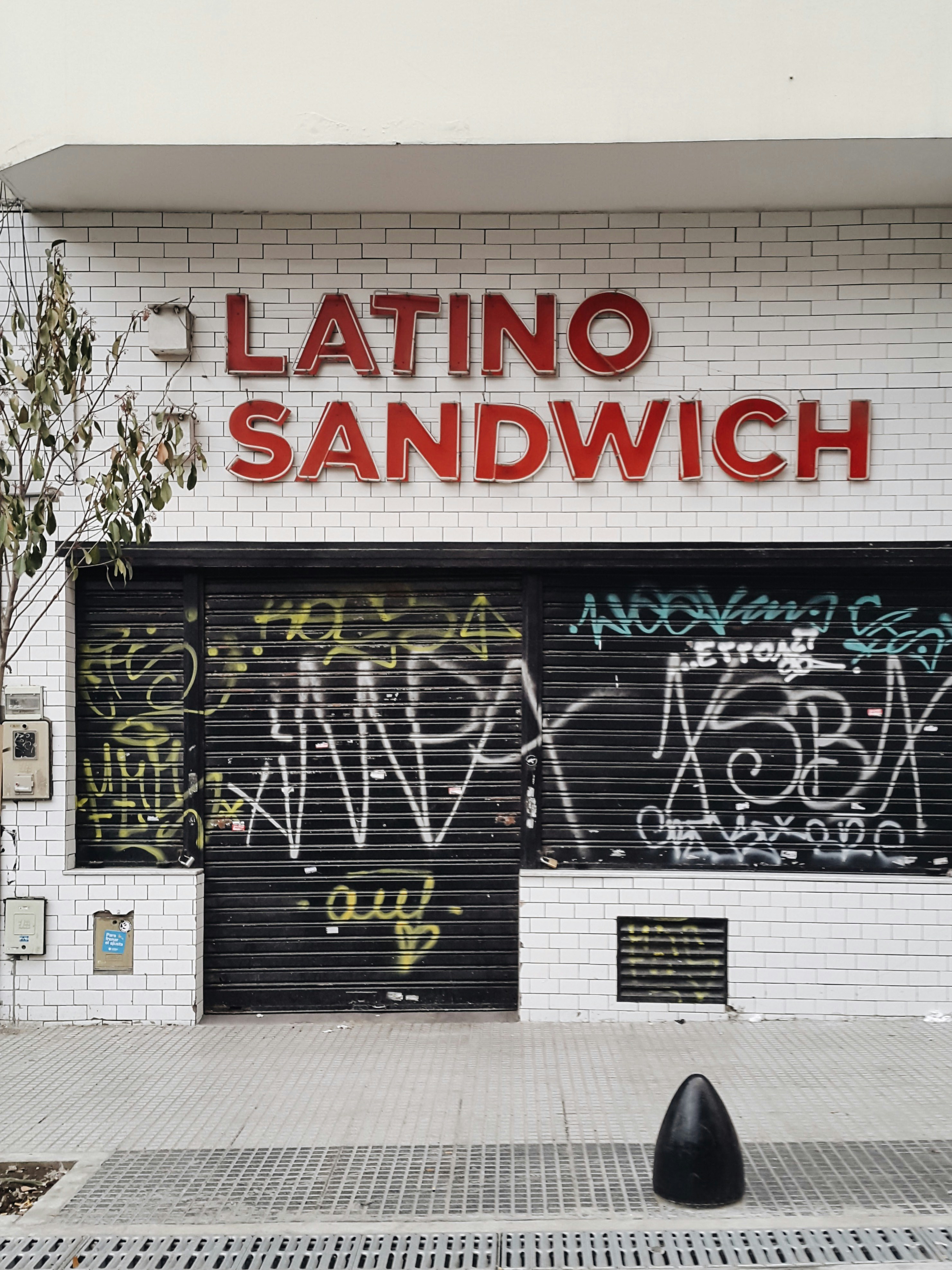 Café UNK vert et blanc photo – Photo Argentine Gratuite sur Unsplash