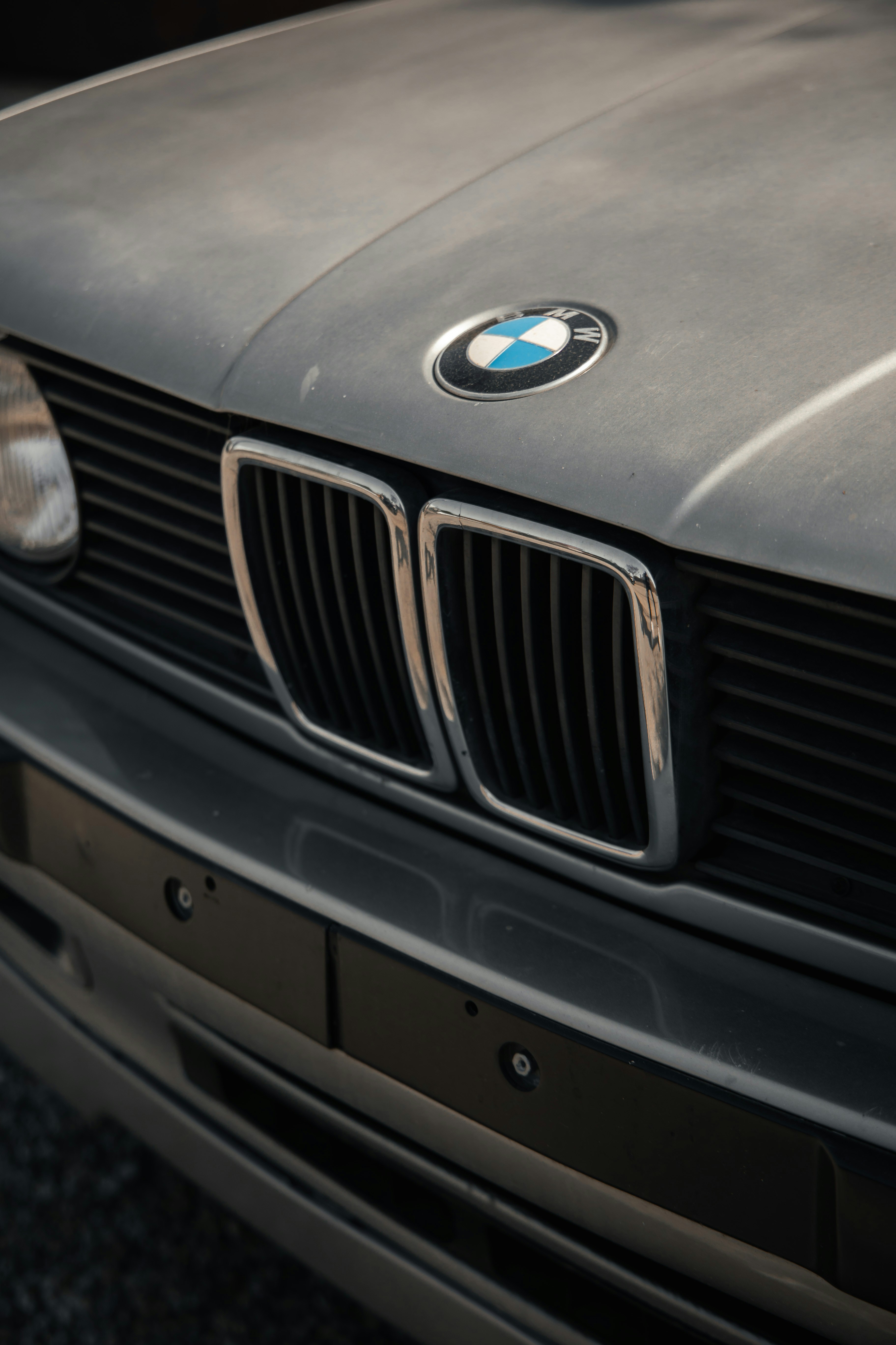 Timeworn Front End: A Quiet Portrait of a Vintage BMW