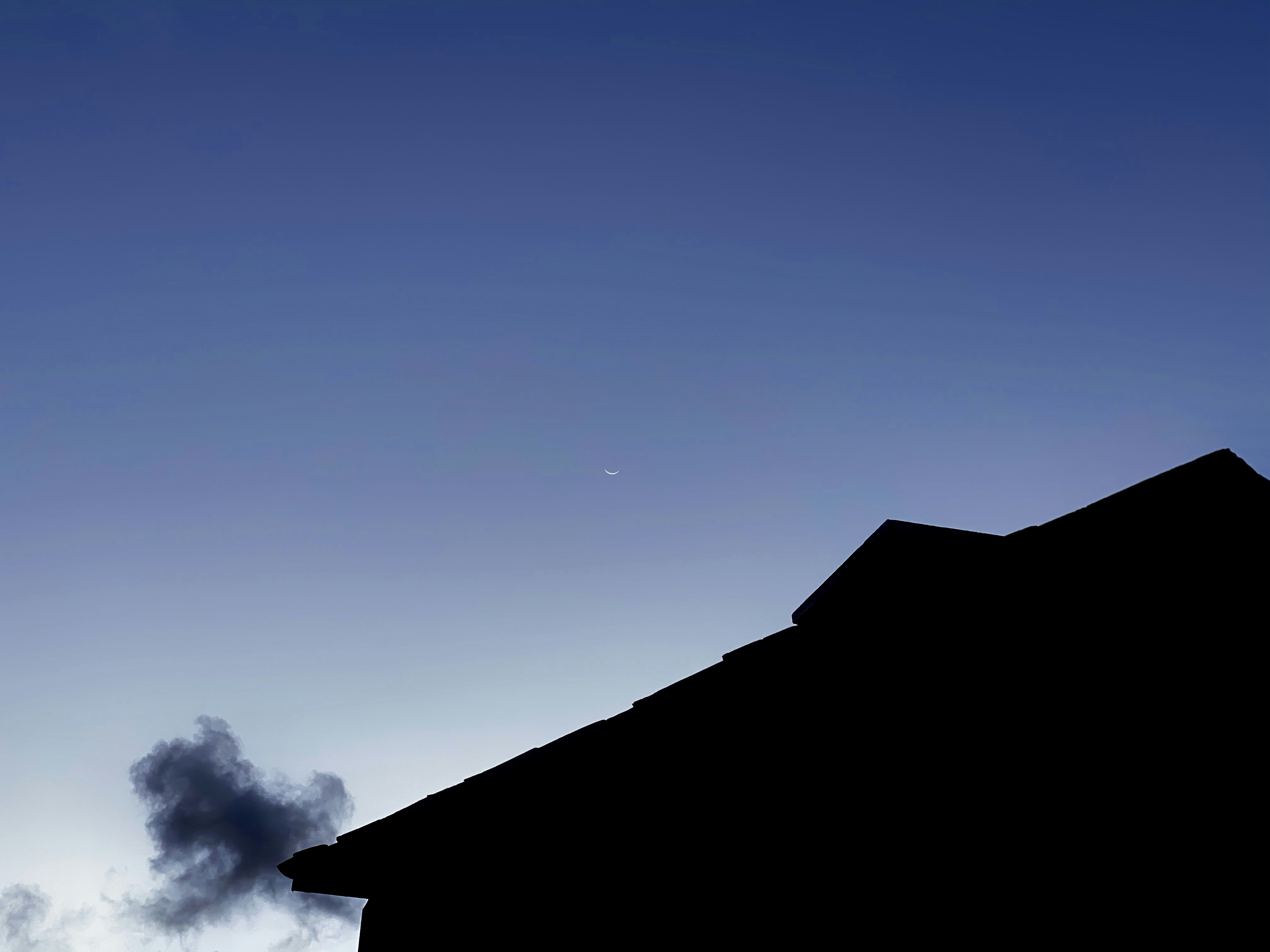 Ridge at Dusk: A Quiet Roofline Against the Gradient Sky