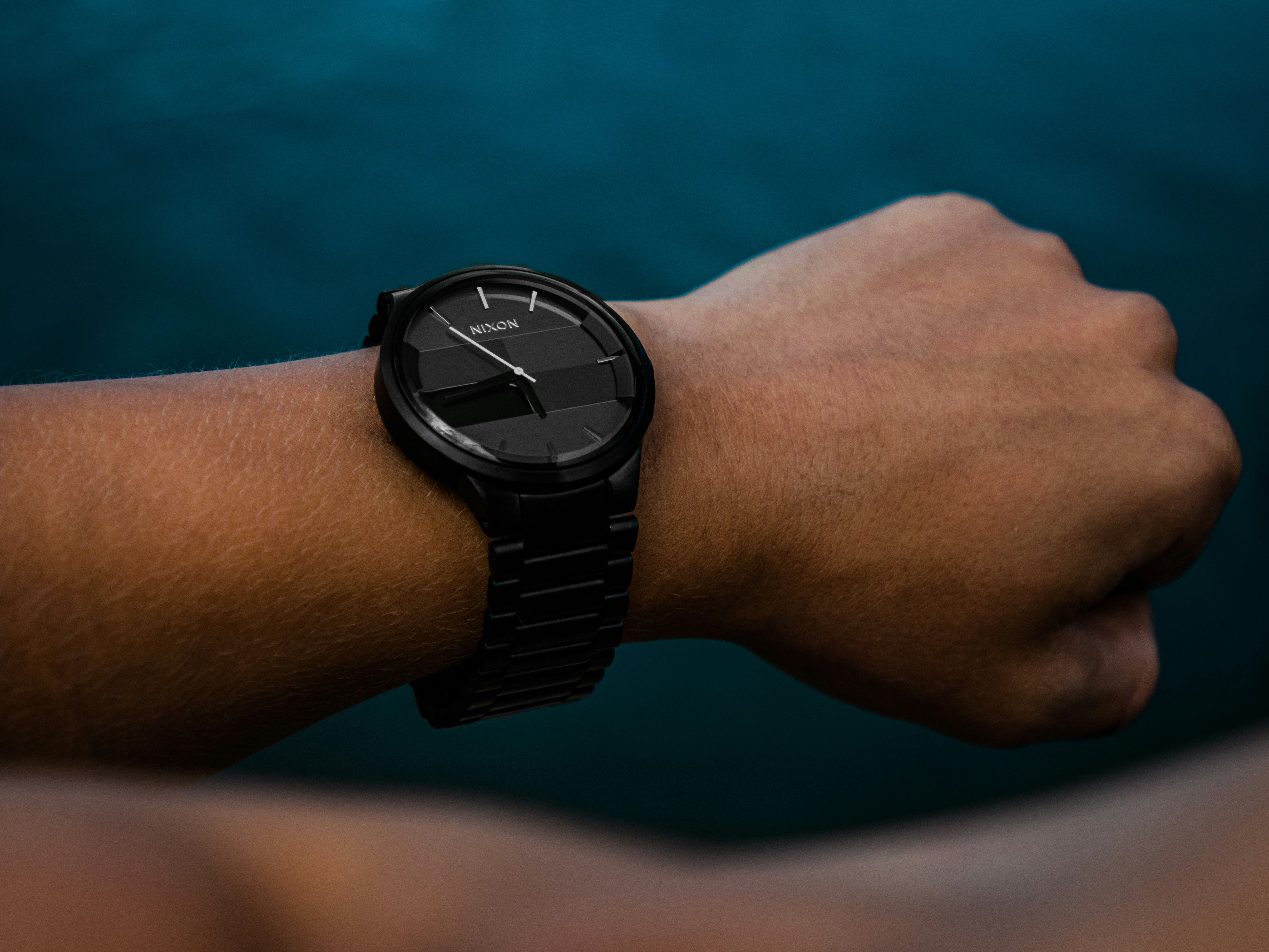 Foto Persona con reloj analógico negro – Imagen Estilo gratis en Unsplash