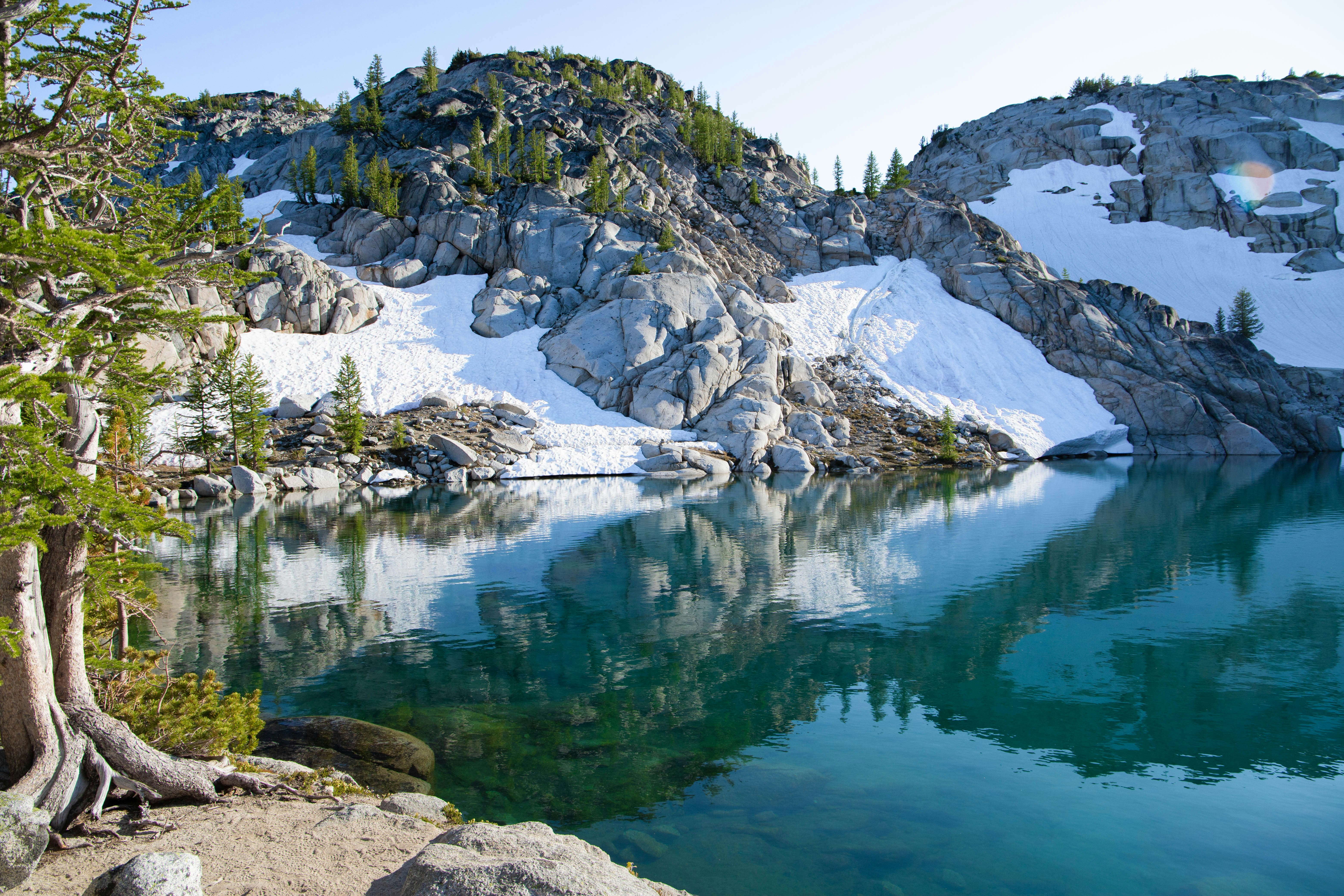 Lake in the middle of rocky mountains photo – Free Nature Image on Unsplash