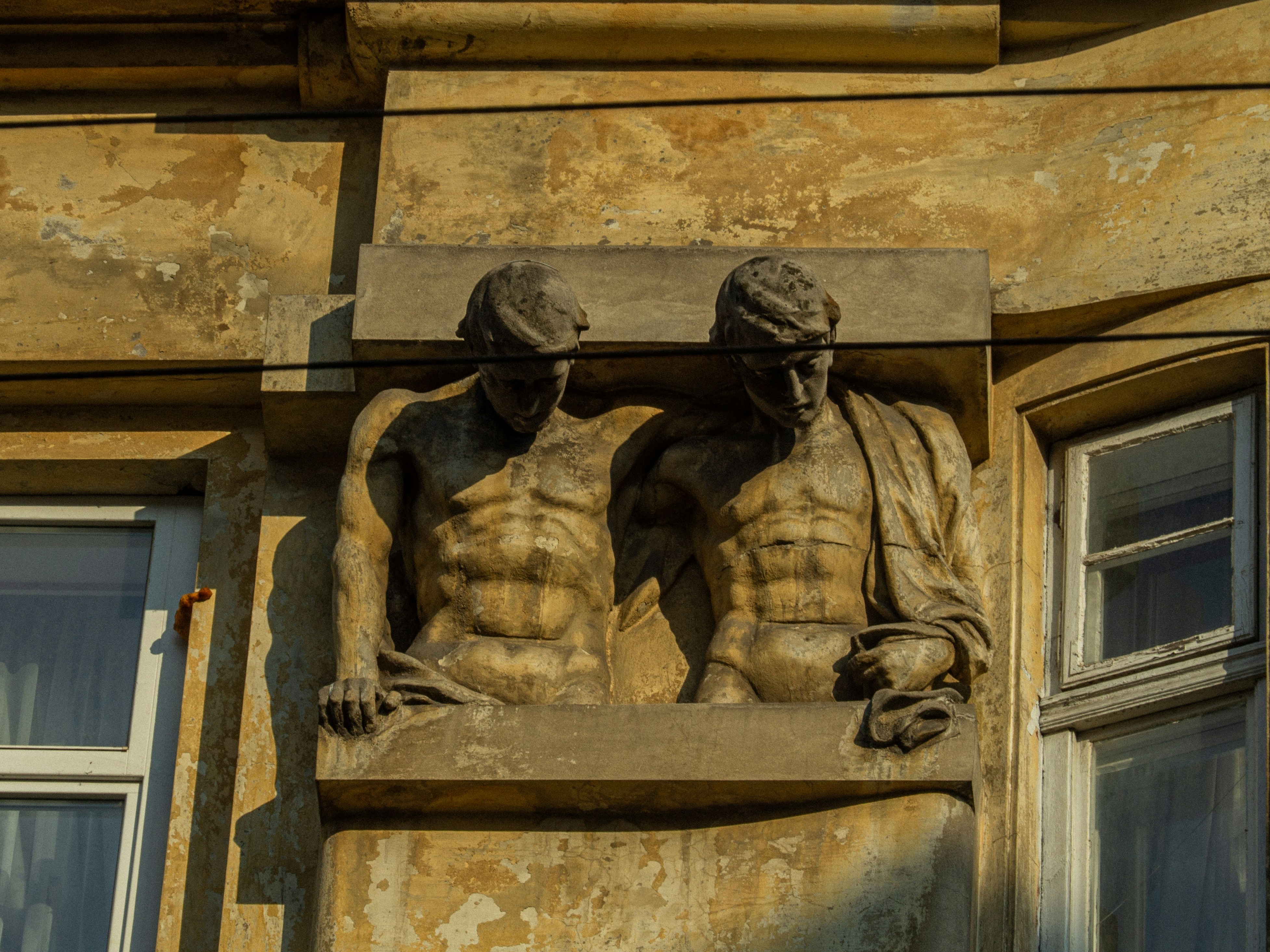 Brown concrete statue of man photo – Free Ukraine Image on Unsplash
