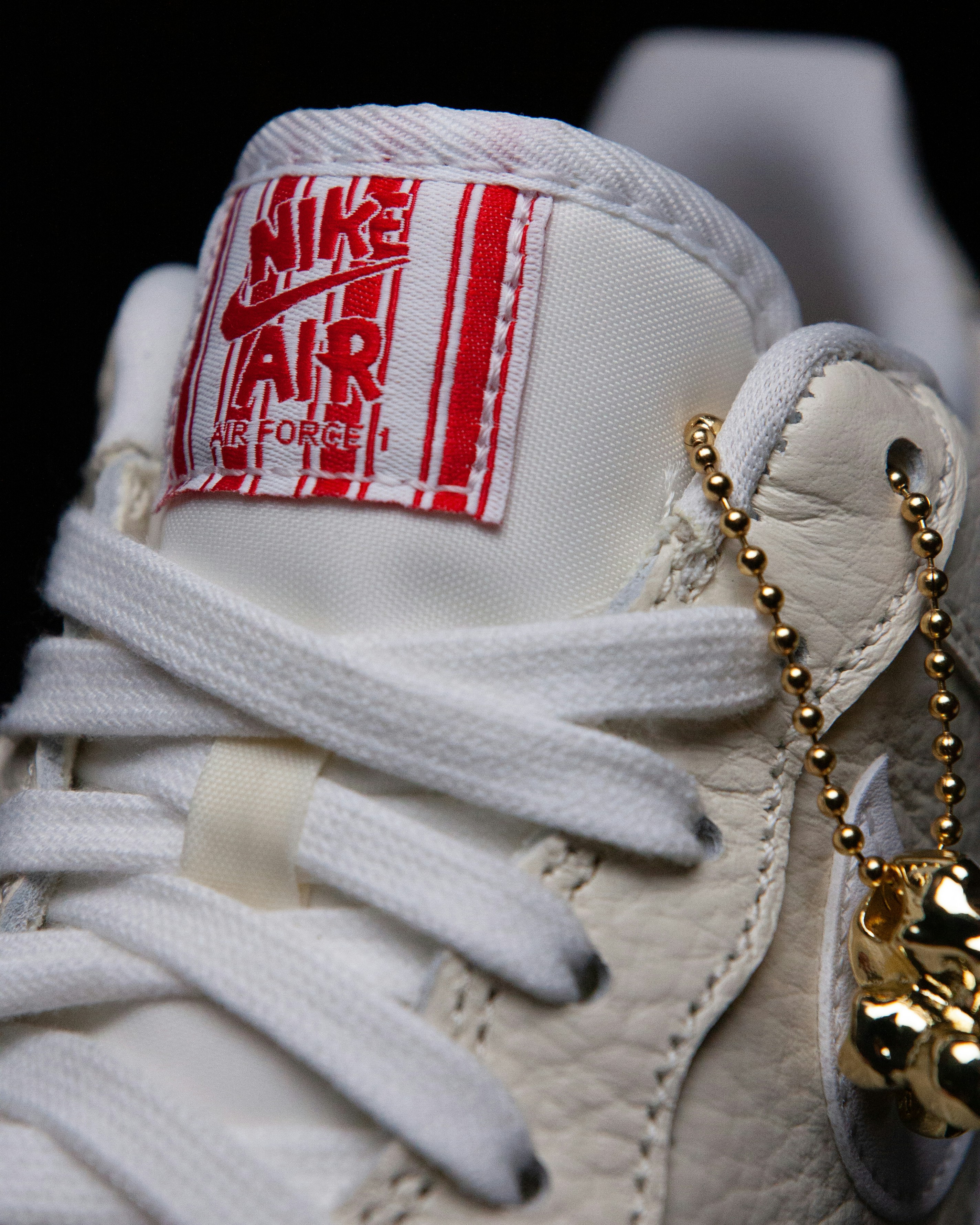 White and gold lace up shoe photo – Free Nike shoes Image on Unsplash