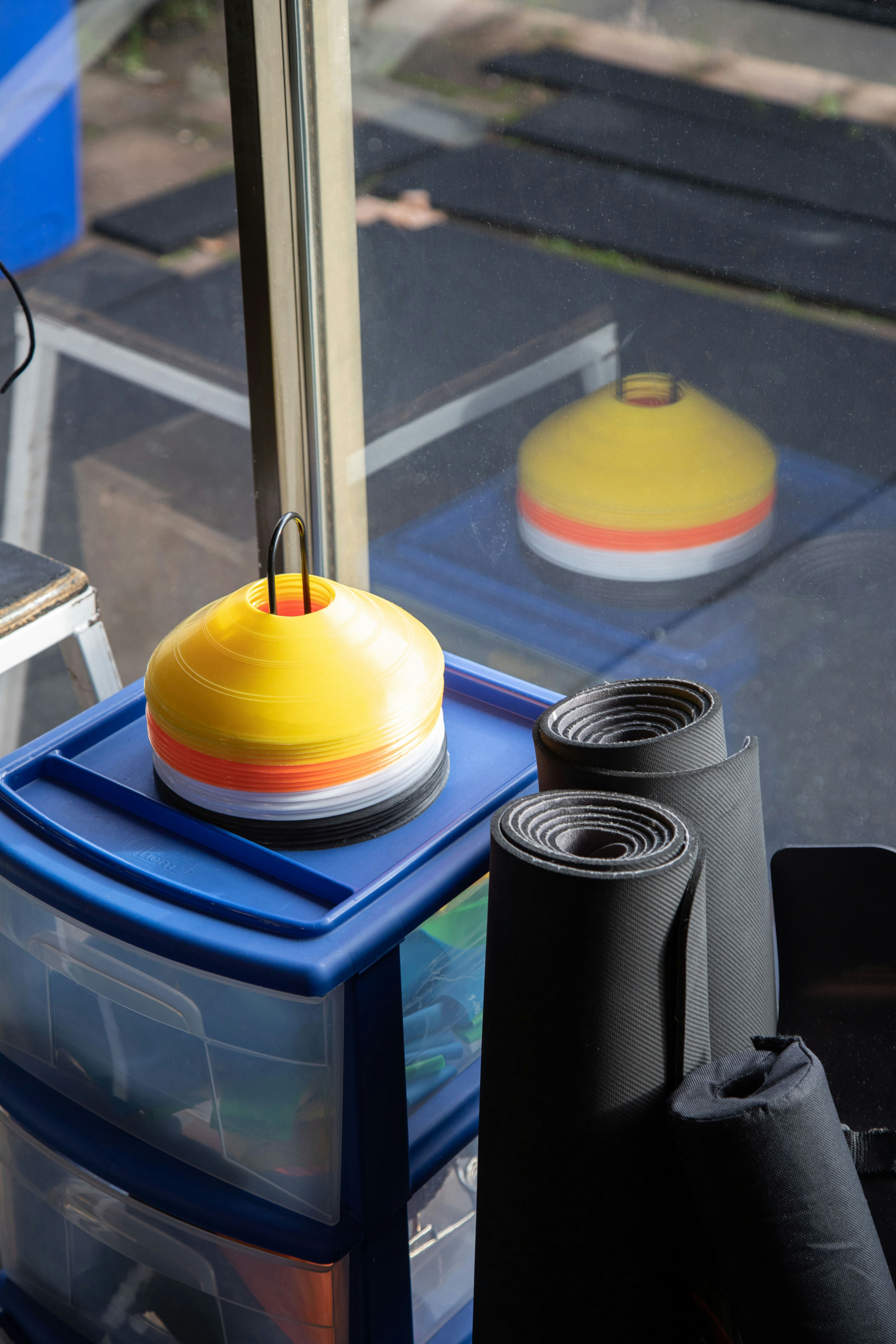 Orange and silver pendant lamp photo – Free Exercise Image on Unsplash