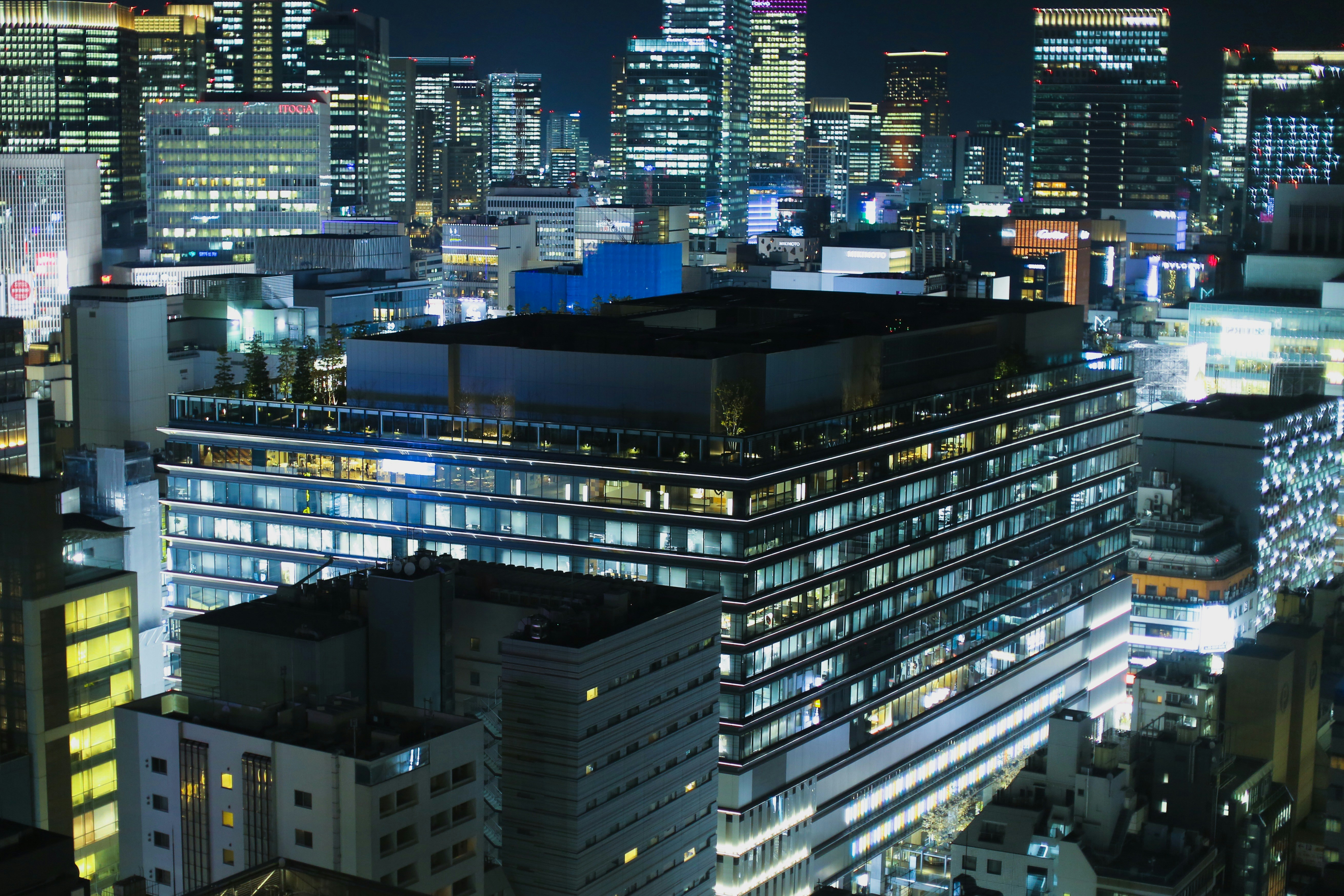 High rise building during night time photo – Free 日本东京都东京 Image on Unsplash