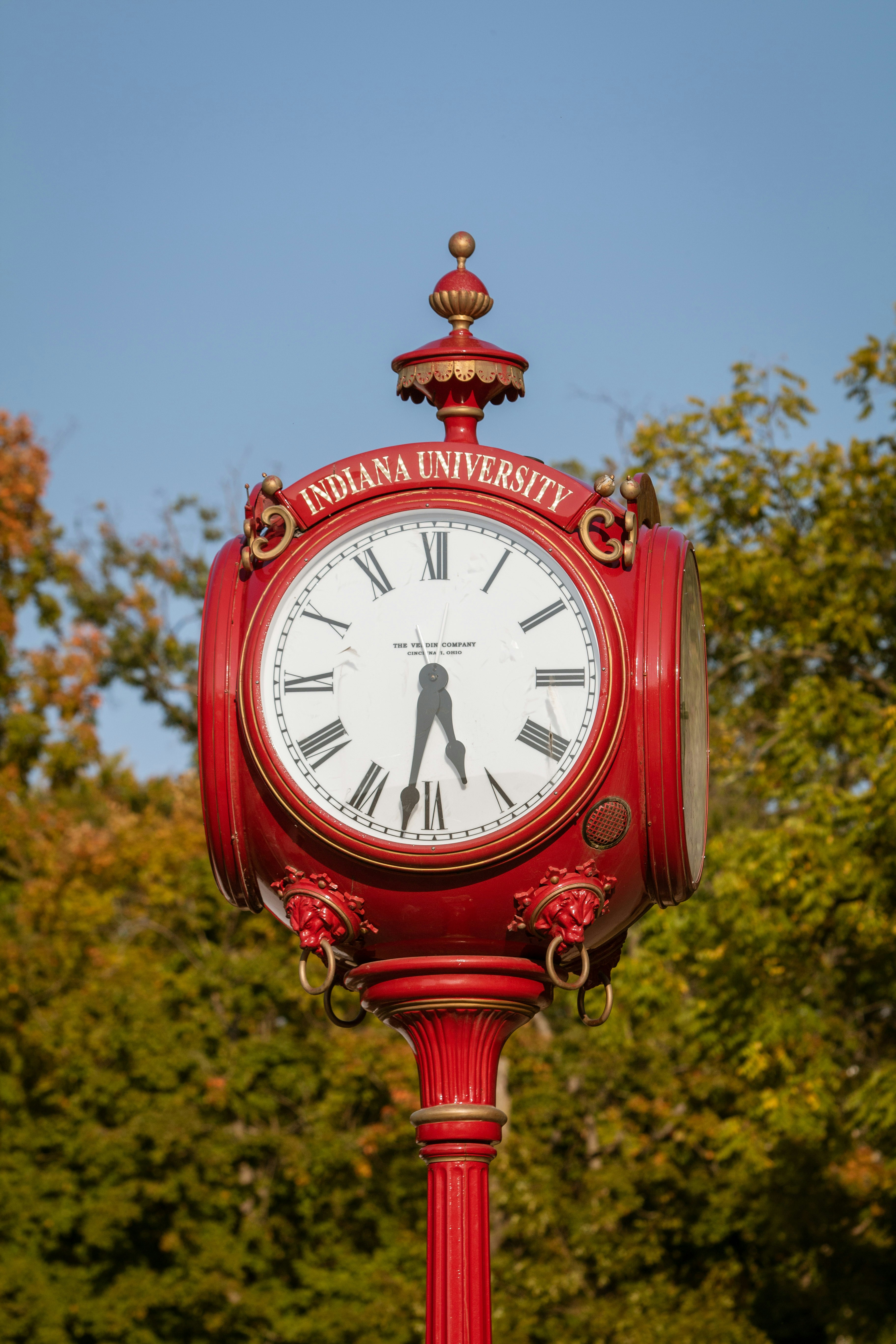 red and white analog clock