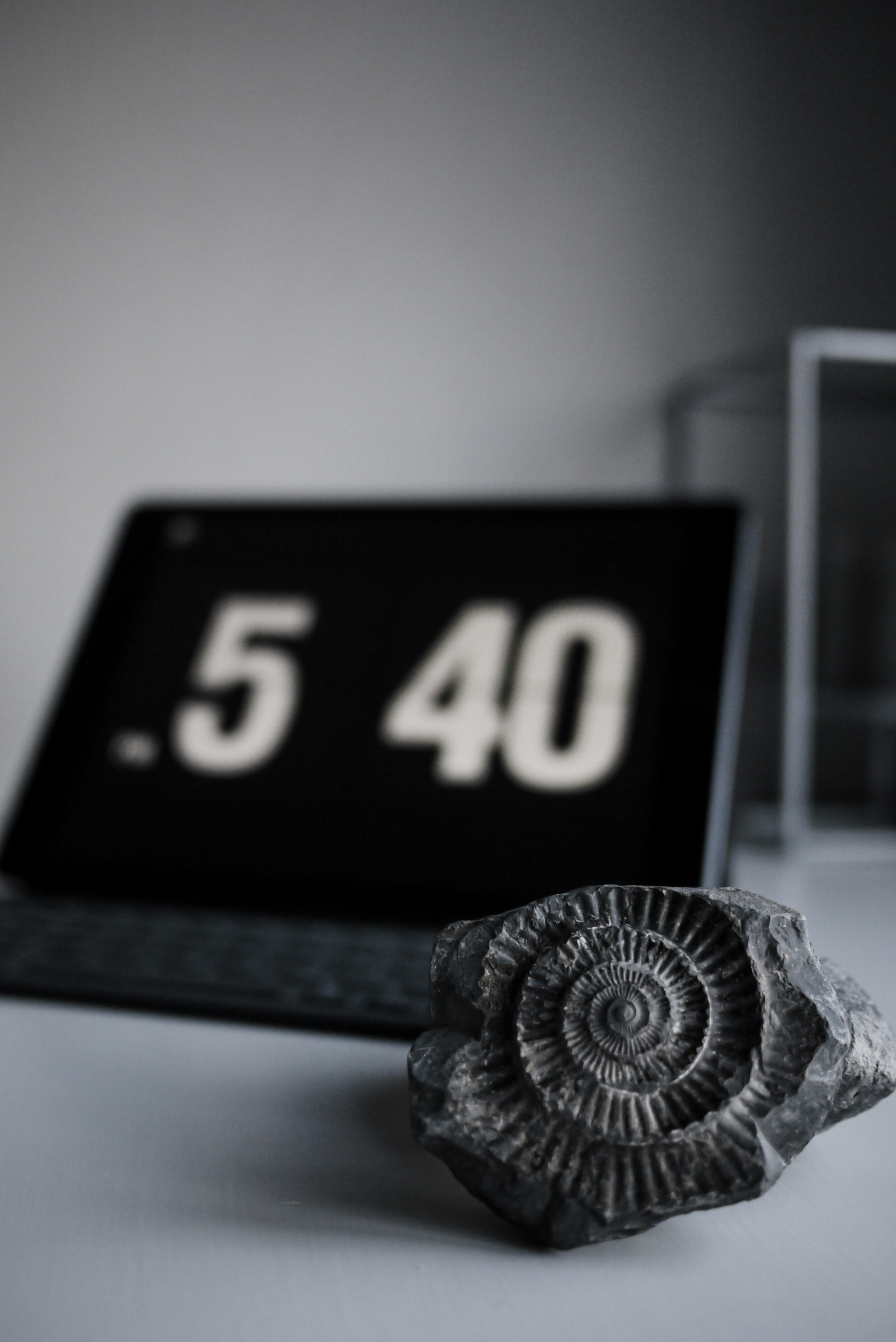 Black and white 8 print board photo – Free Texture Image on Unsplash