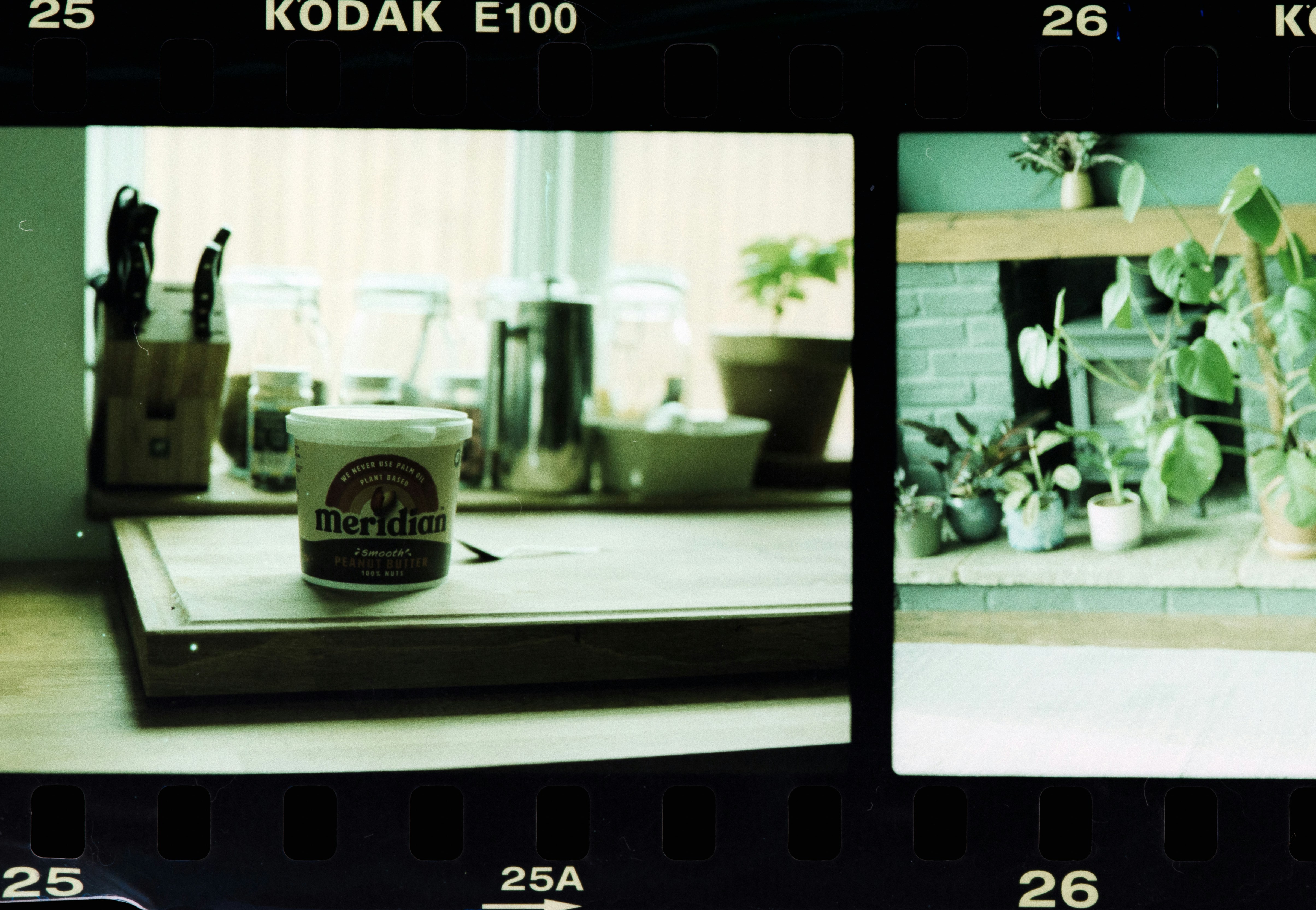 Meridian Jar on a Wooden Stage: A Quiet Kitchen Still-Life