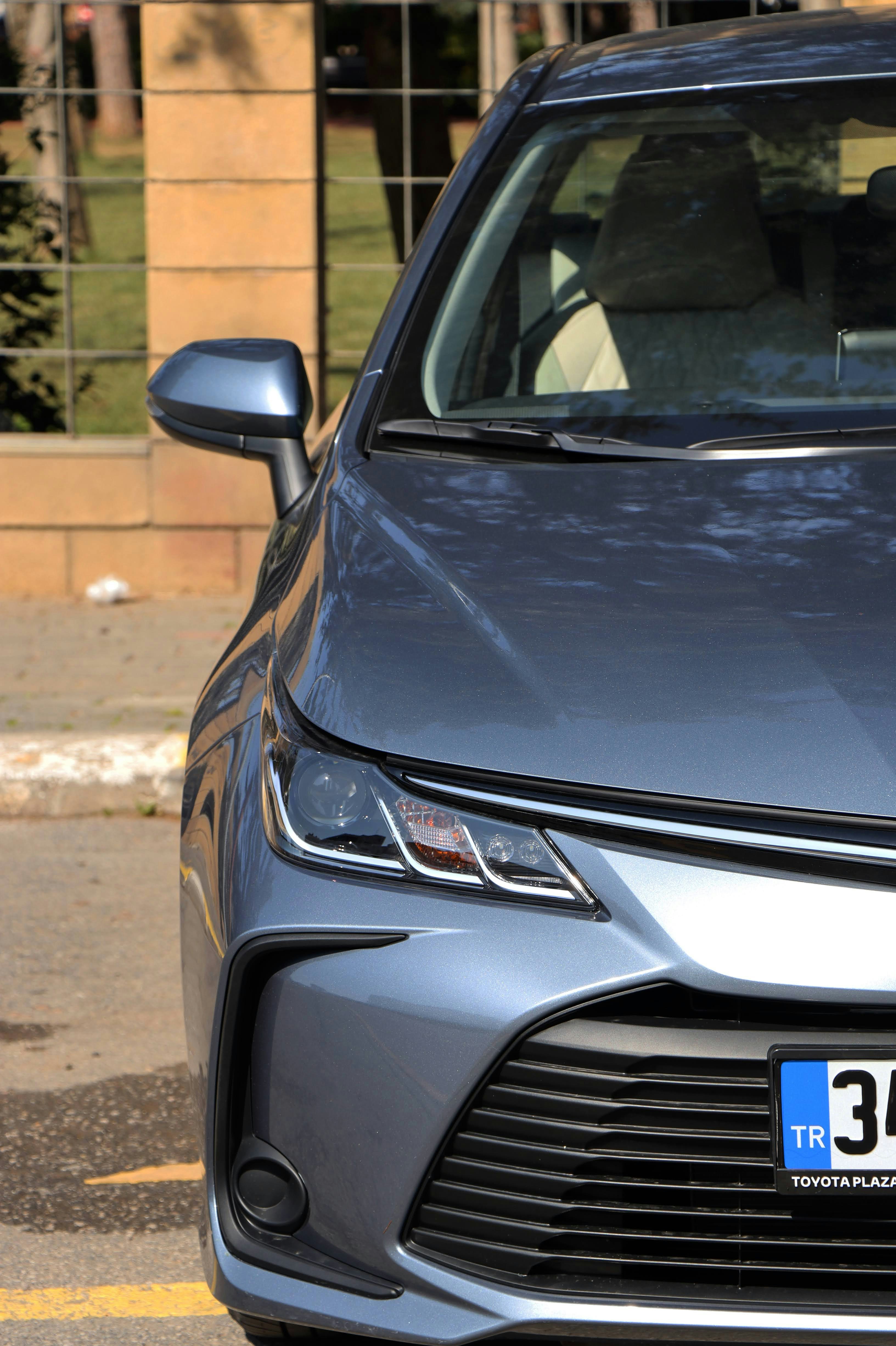 Toyota is reviving the egg-shaped Previa as its first electric minivan ...