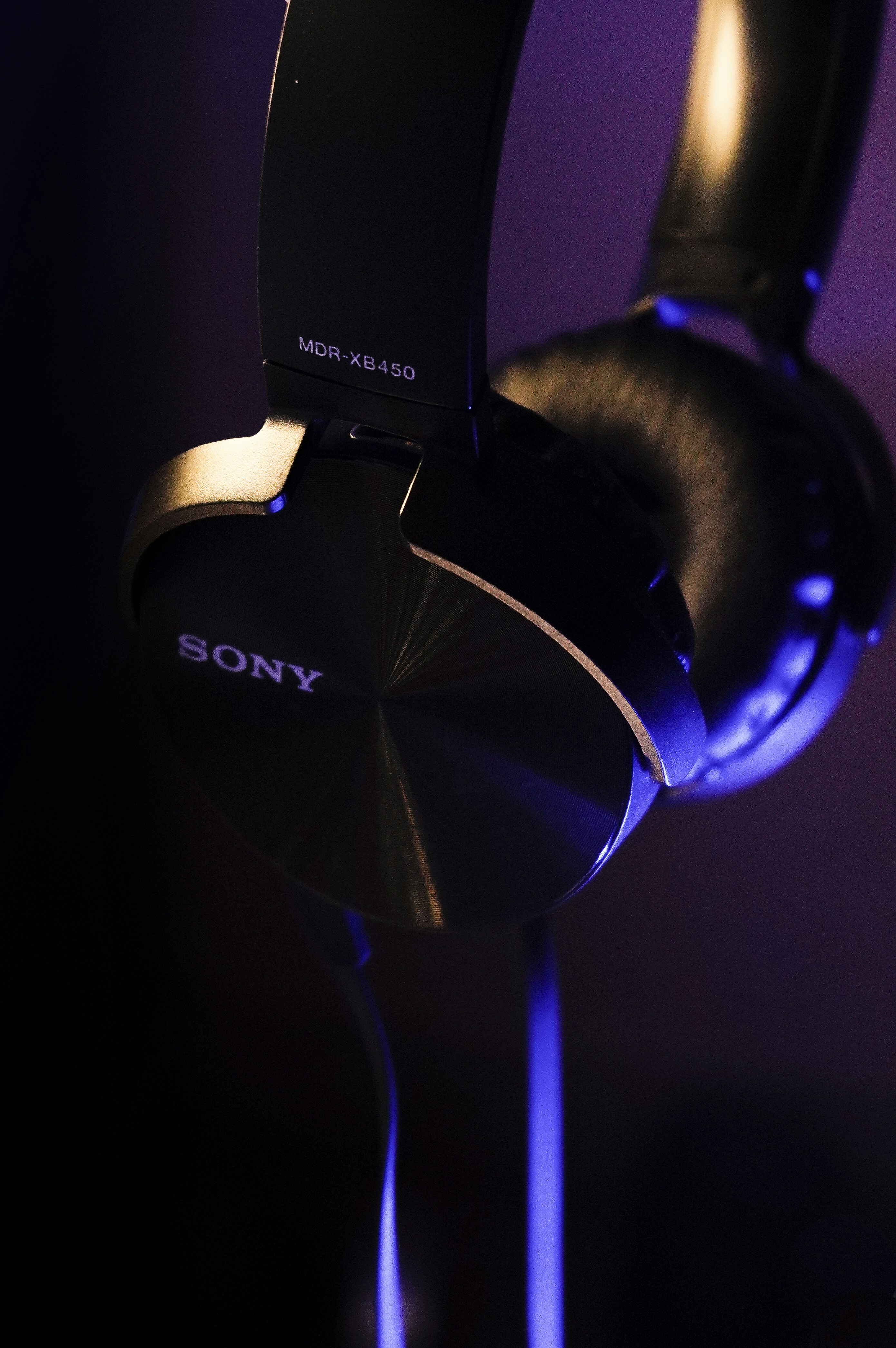 Black and gray sony headphones photo – Free Colors Image on Unsplash