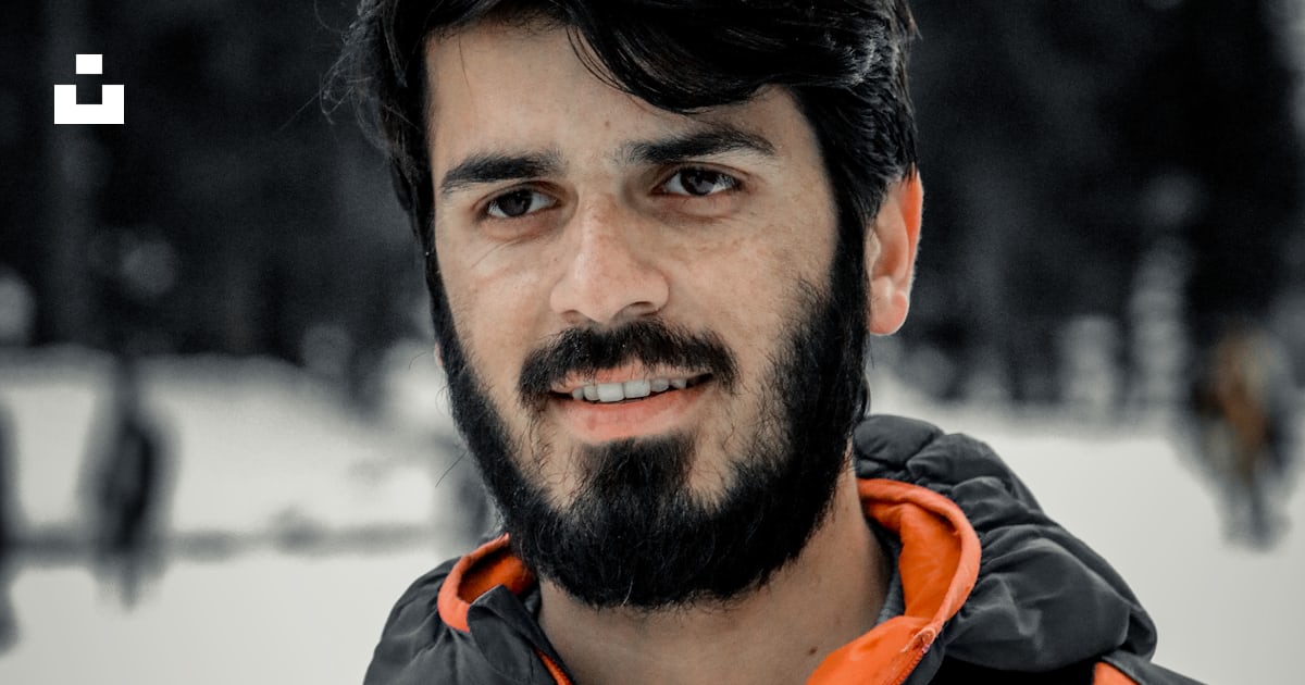 Foto Hombre Con Chaqueta Naranja Y Negra Con Cremallera Imagen