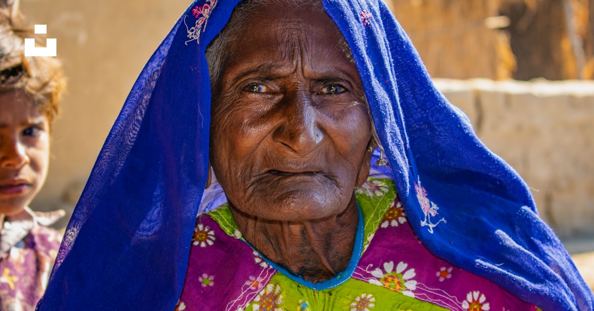 Foto Mujer Con Hiyab Azul Y Verde Imagen Sanghar Gratis En Unsplash