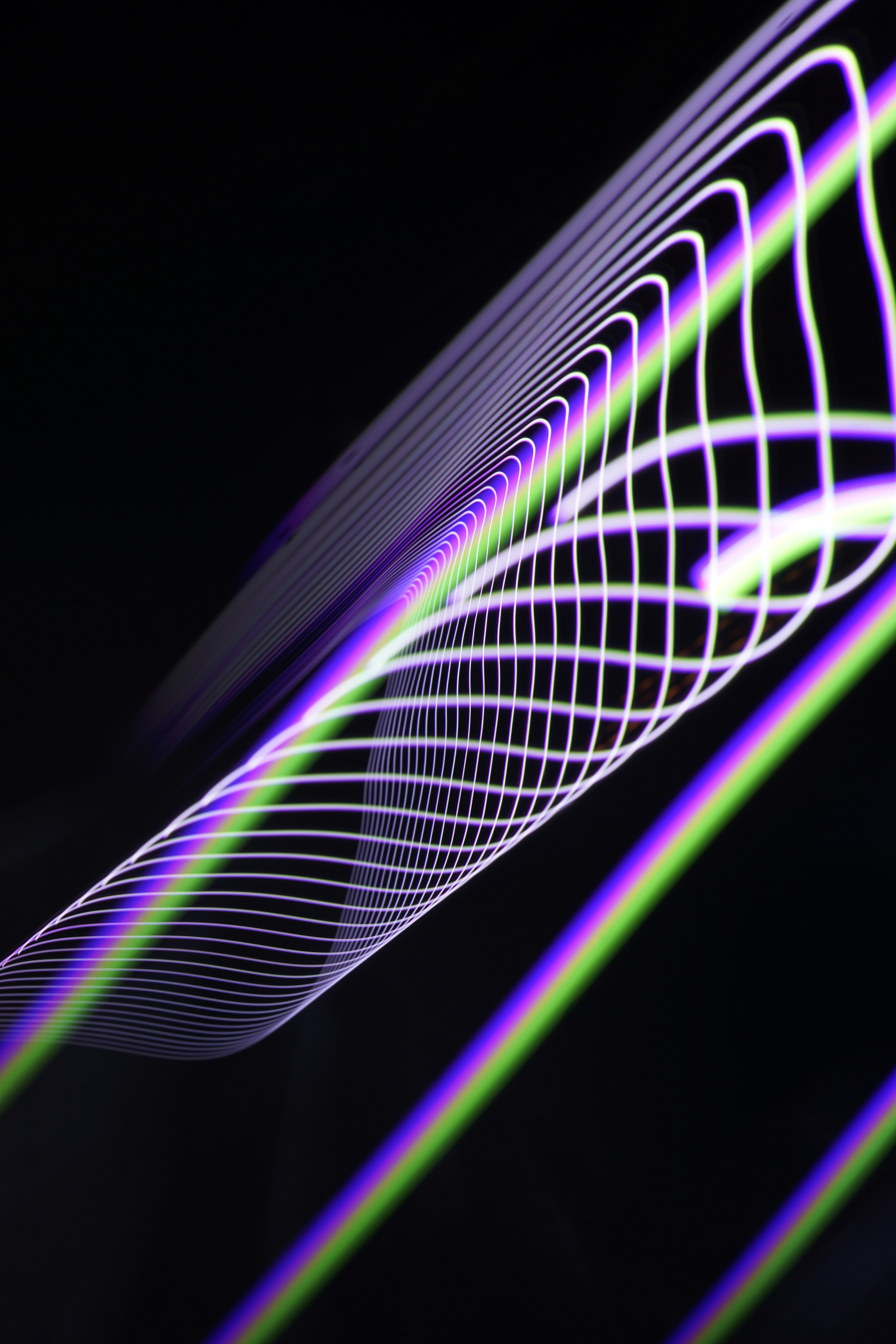 Green and white light streaks photo – Free Synthwave Image on Unsplash