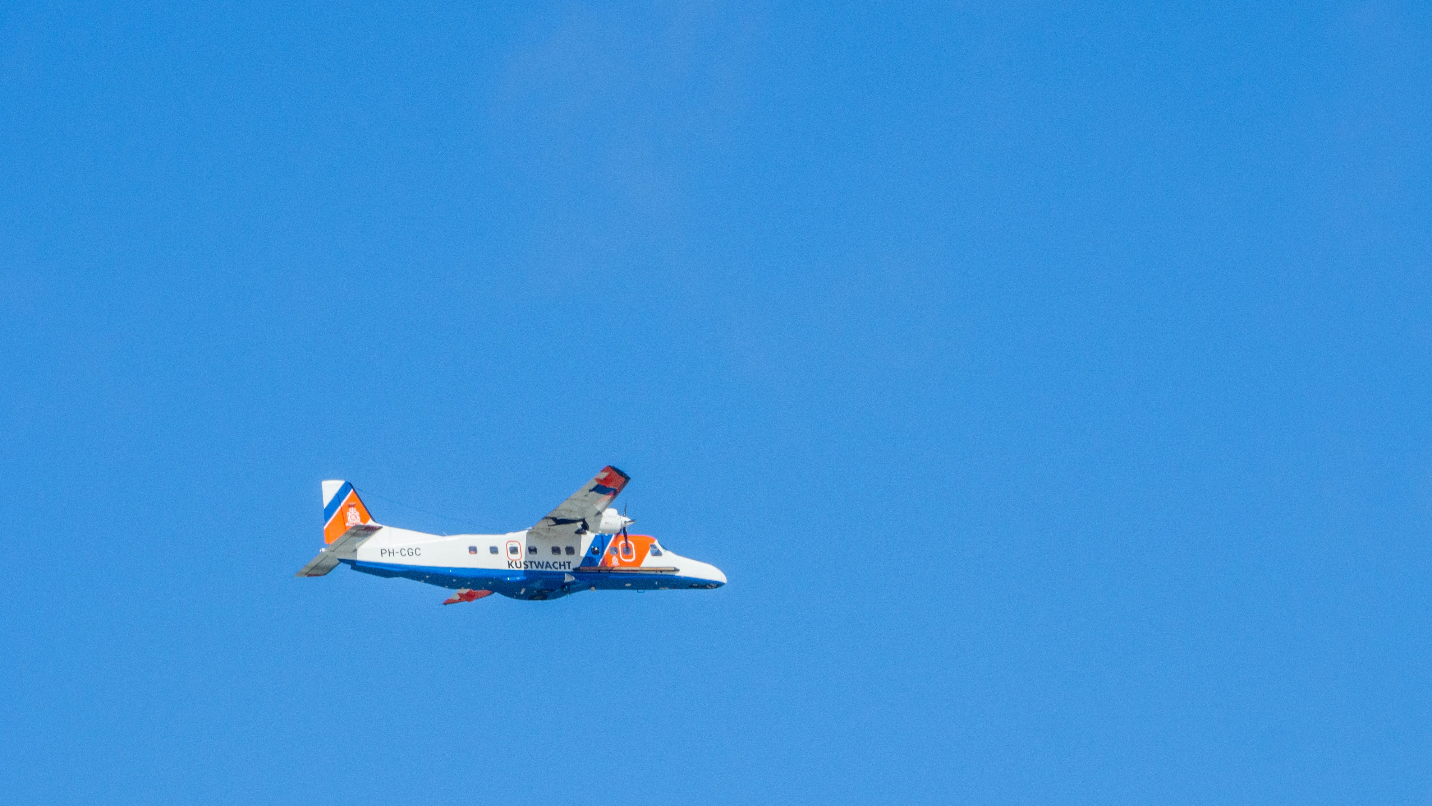 Cerulean Skies, Tiny Orange Plane: A Crisp Flight Snapshot