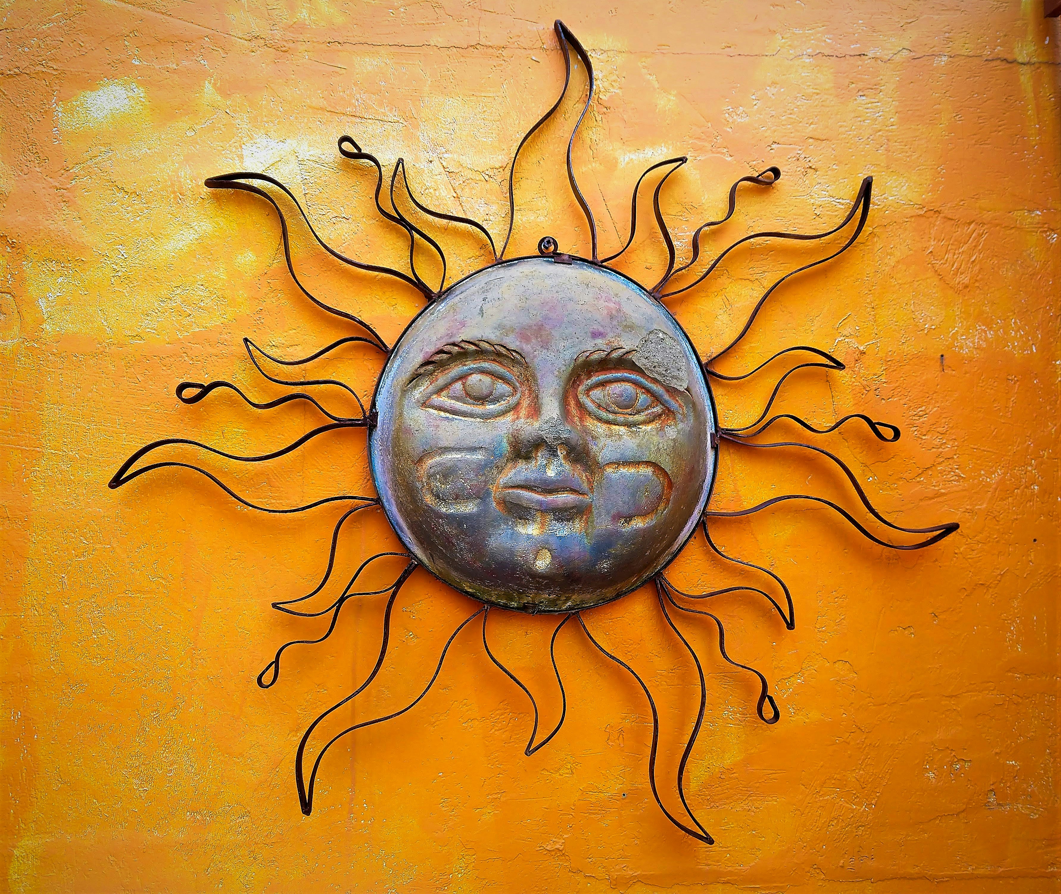 Brown wooden round wall ornament photo – Free Art Image on Unsplash